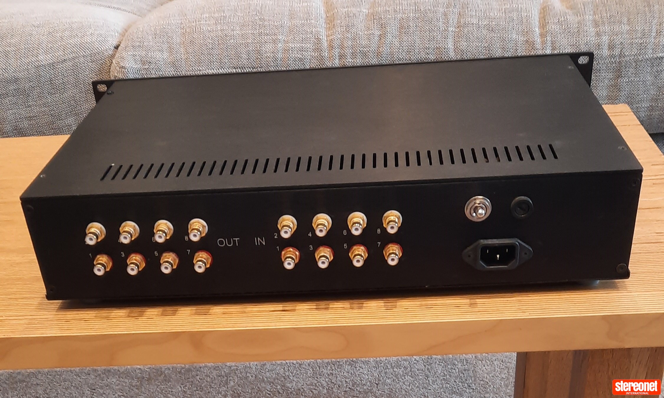 RelaiXed 8-channel Analogue 8-channel volume control - Analogue ...