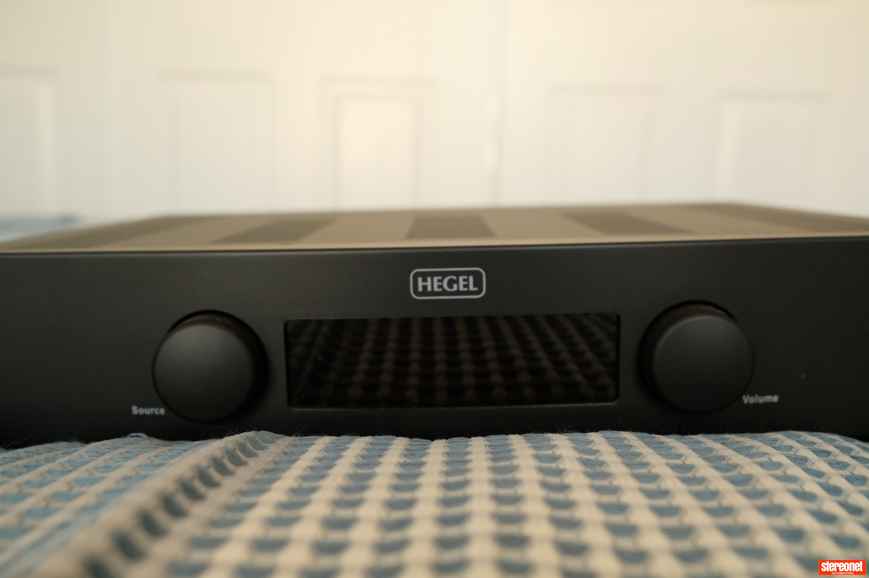 Hegel Music Systems H90 Integrated Amplifier (Solid State) - Integrated ...