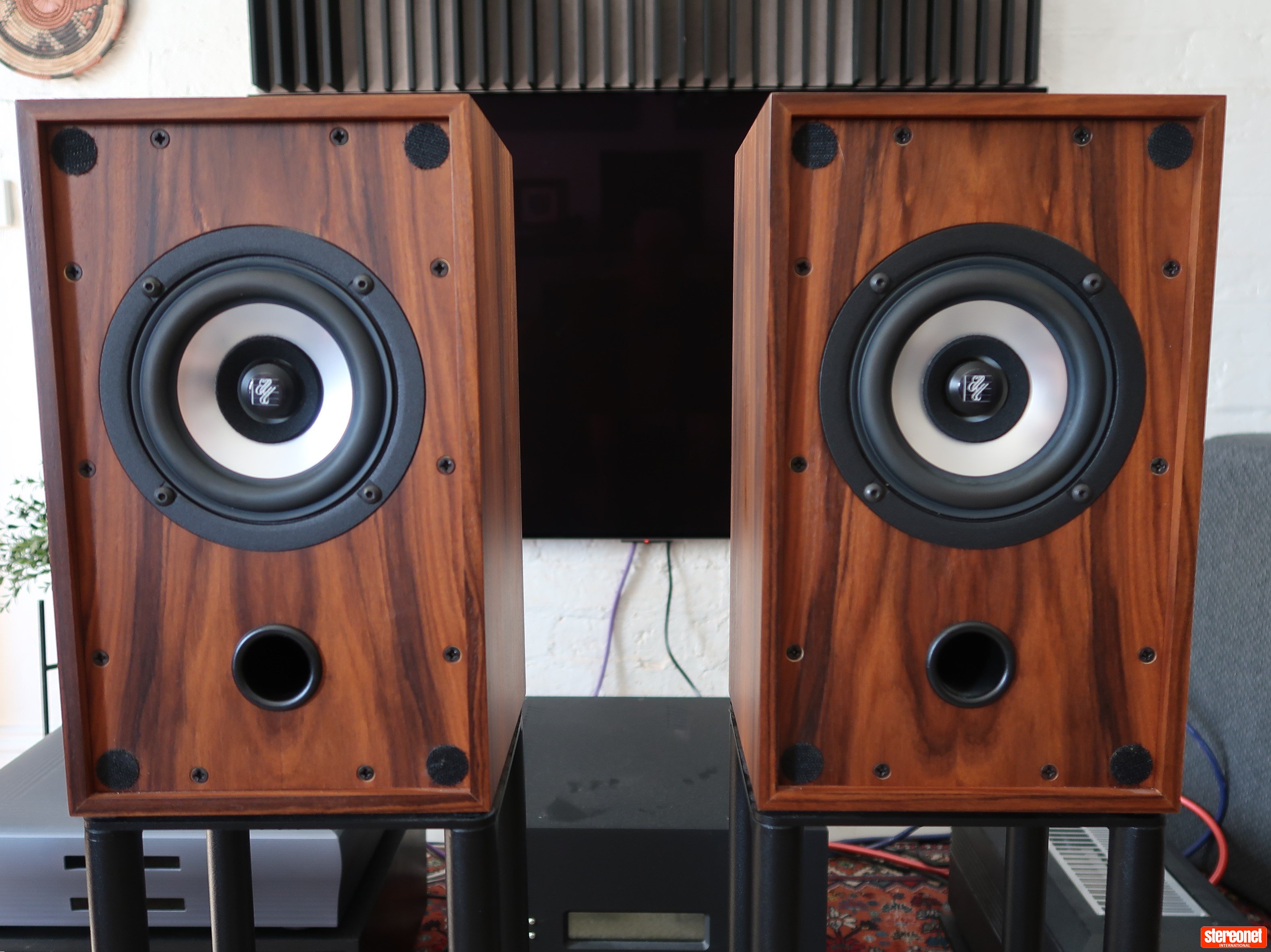 EJ Jordan Marlow Bookshelf Loudspeakers - Bookshelf & Small Monitors - StereoNET