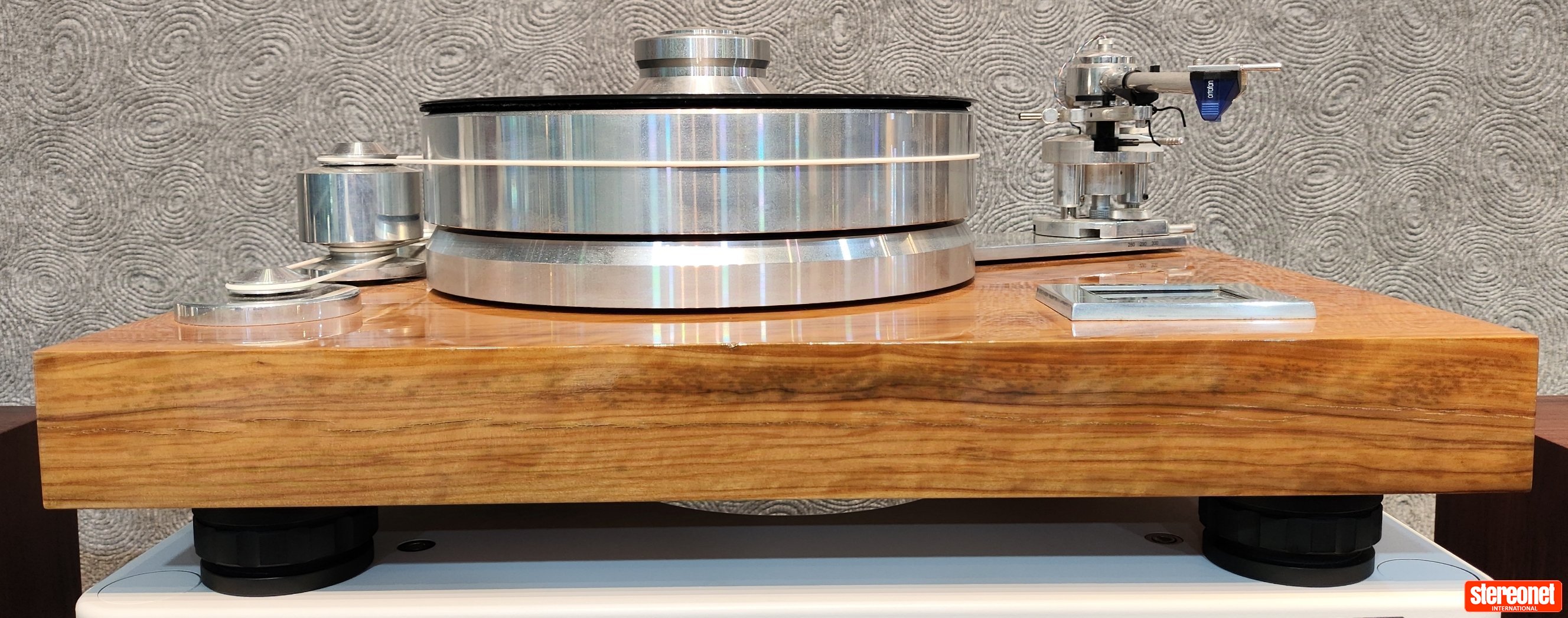 Pro-Ject Signature 12 Turntable - Turntables & Record Players - StereoNET