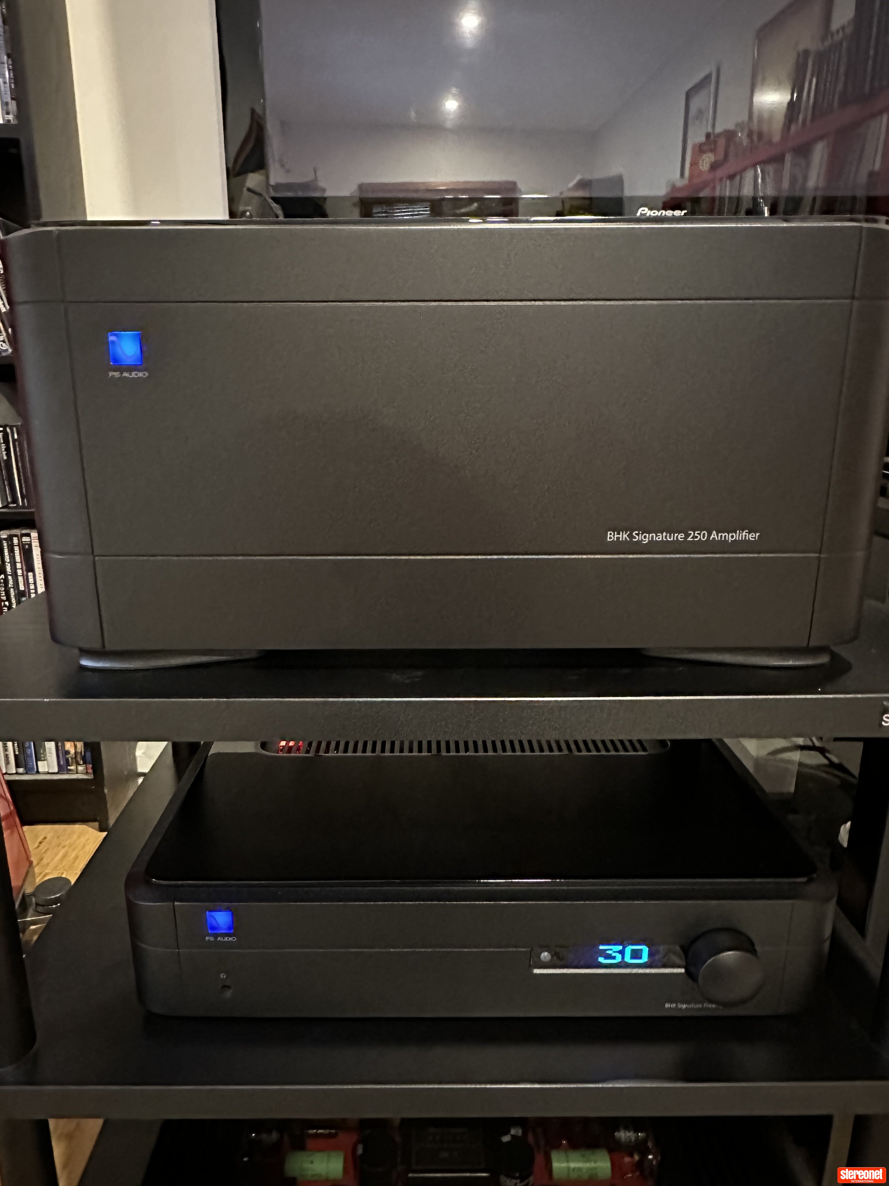 PS Audio BHK Signature Pre Amplifier - Pre Amplifiers - StereoNET