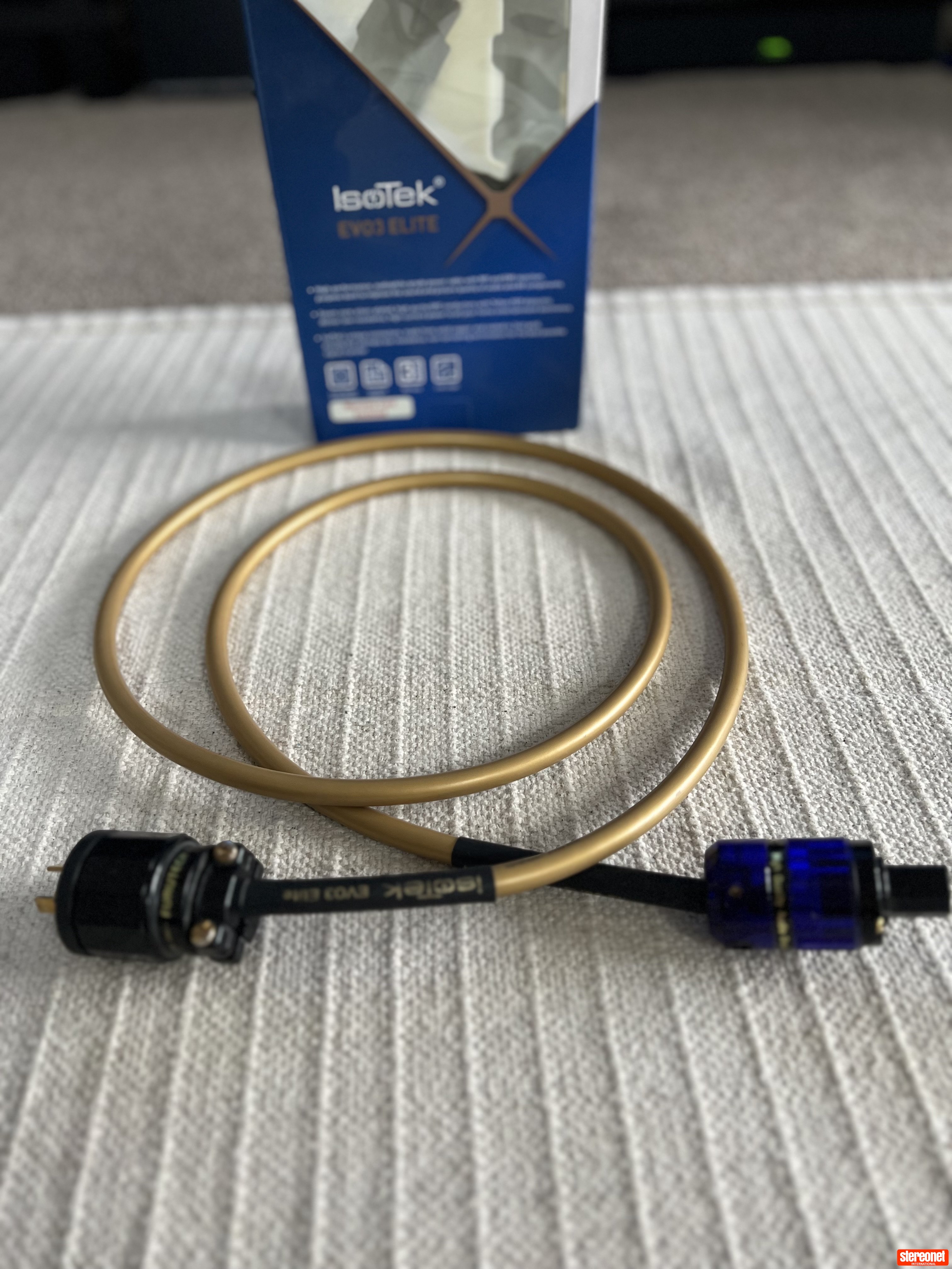 IsoTek Evo3 Elite Power Cable - Power Cables - StereoNET