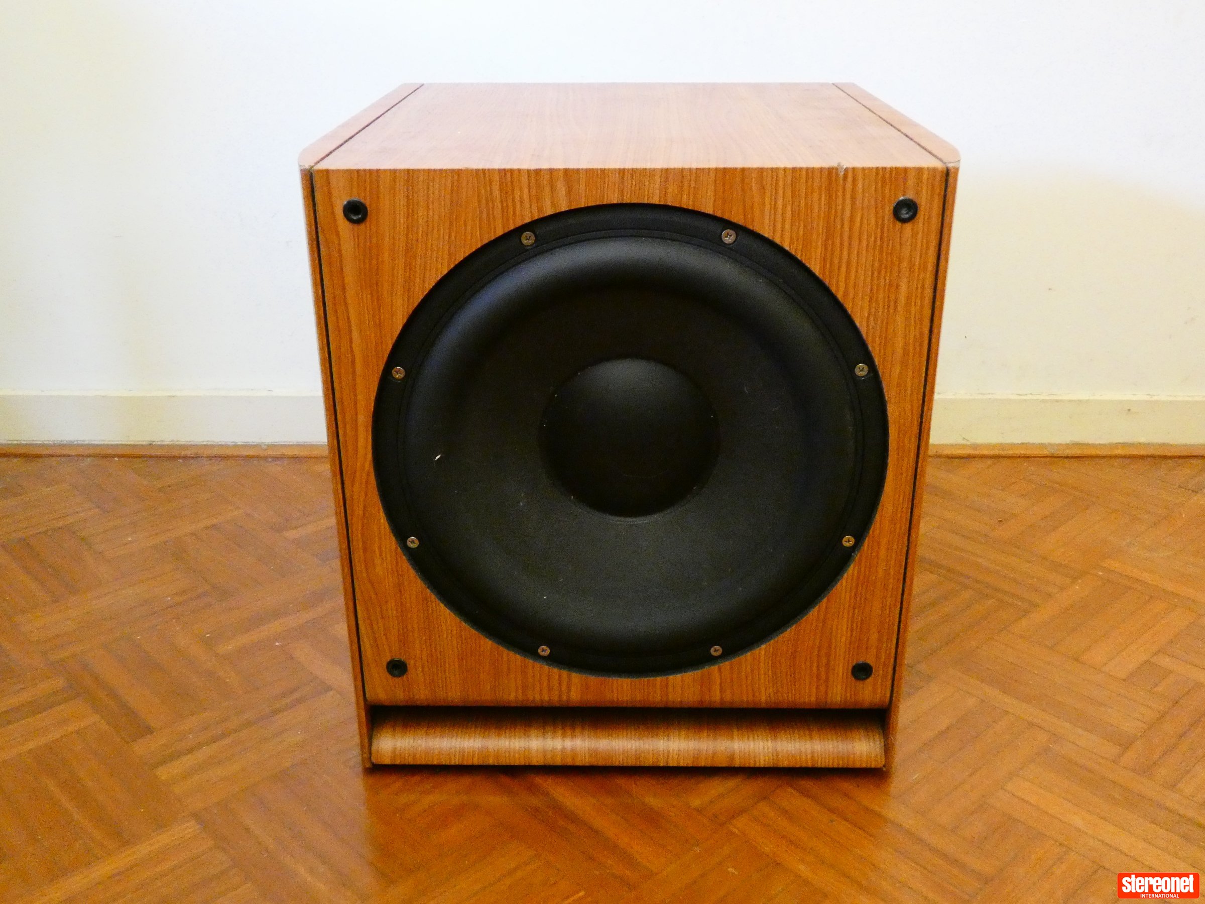 Peerless 830500 Subwoofer (Active / Powered) - Subwoofers - StereoNET