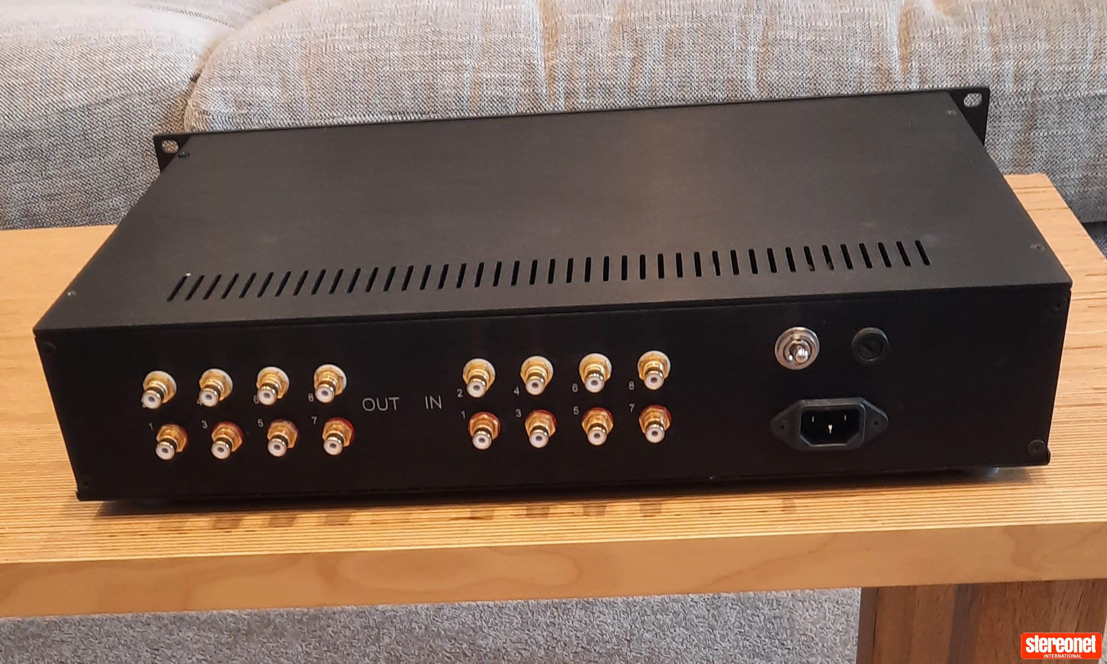 RelaiXed 8-channel Analogue 8-channel volume control - Analogue ...