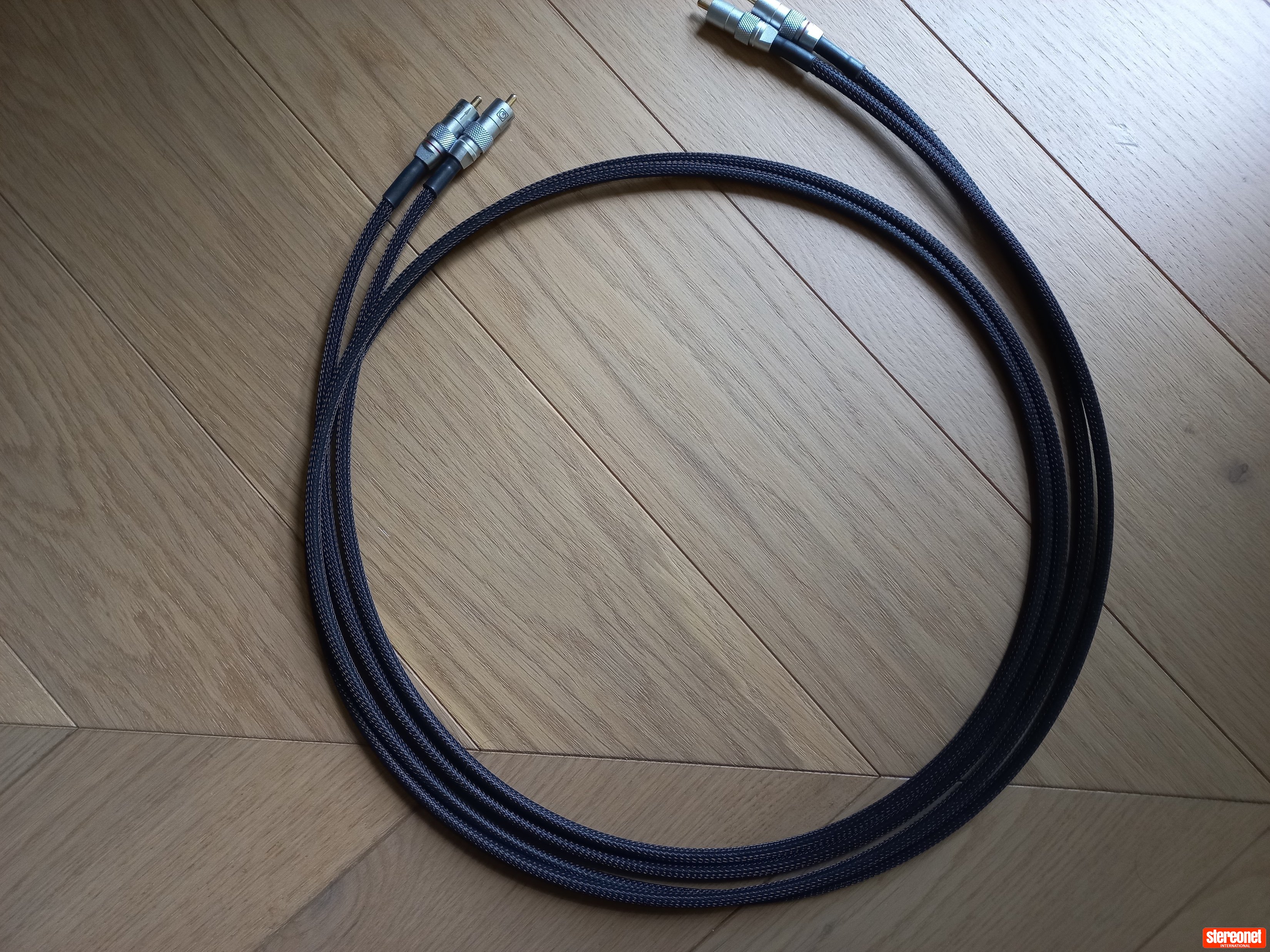 Goldmund Lineal Analogue Interconnect Cables (RCA) - Interconnects - StereoNET