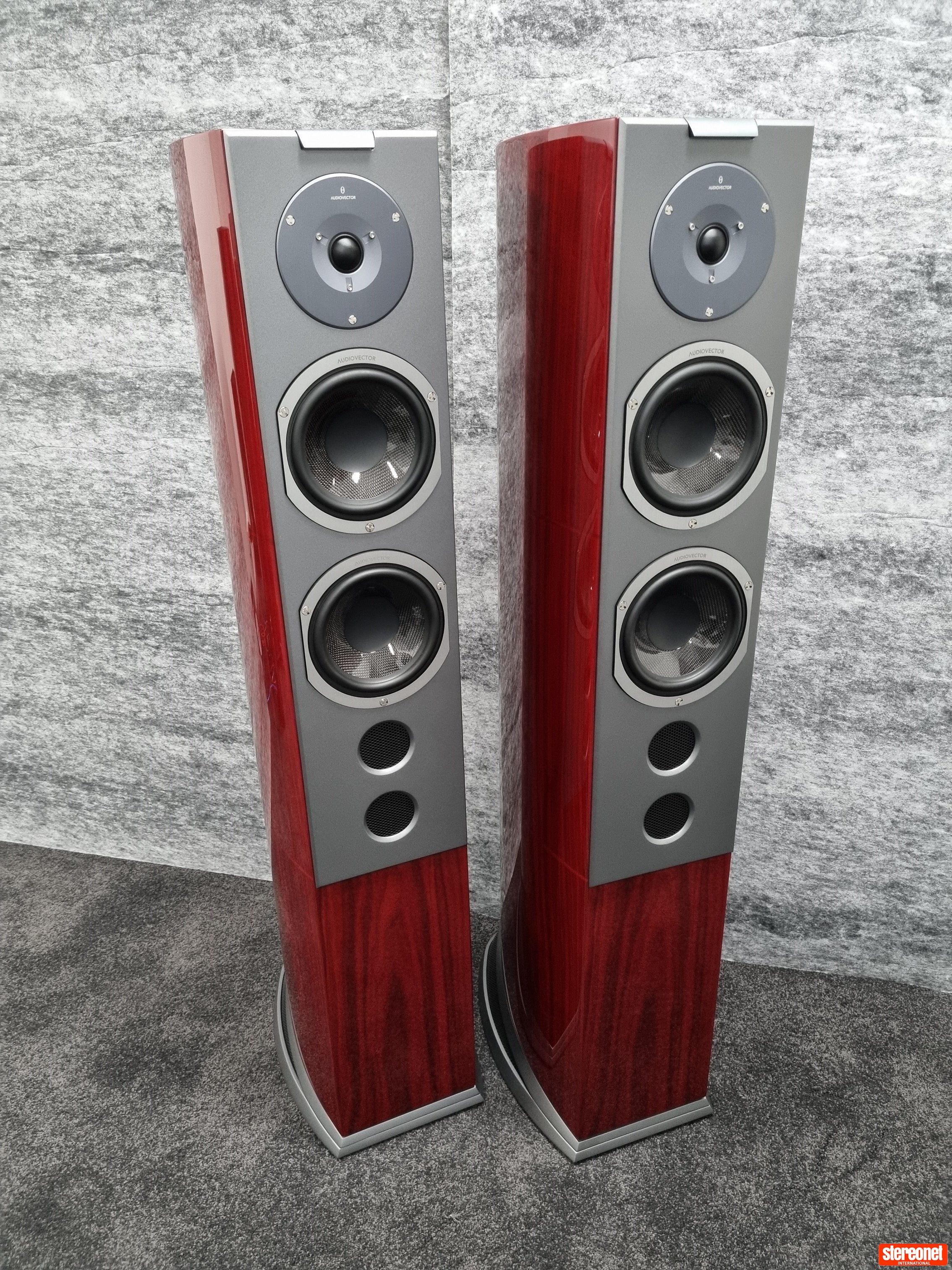 Audiovector R6 Signature Floorstanding Loudspeakers - Floorstanders ...