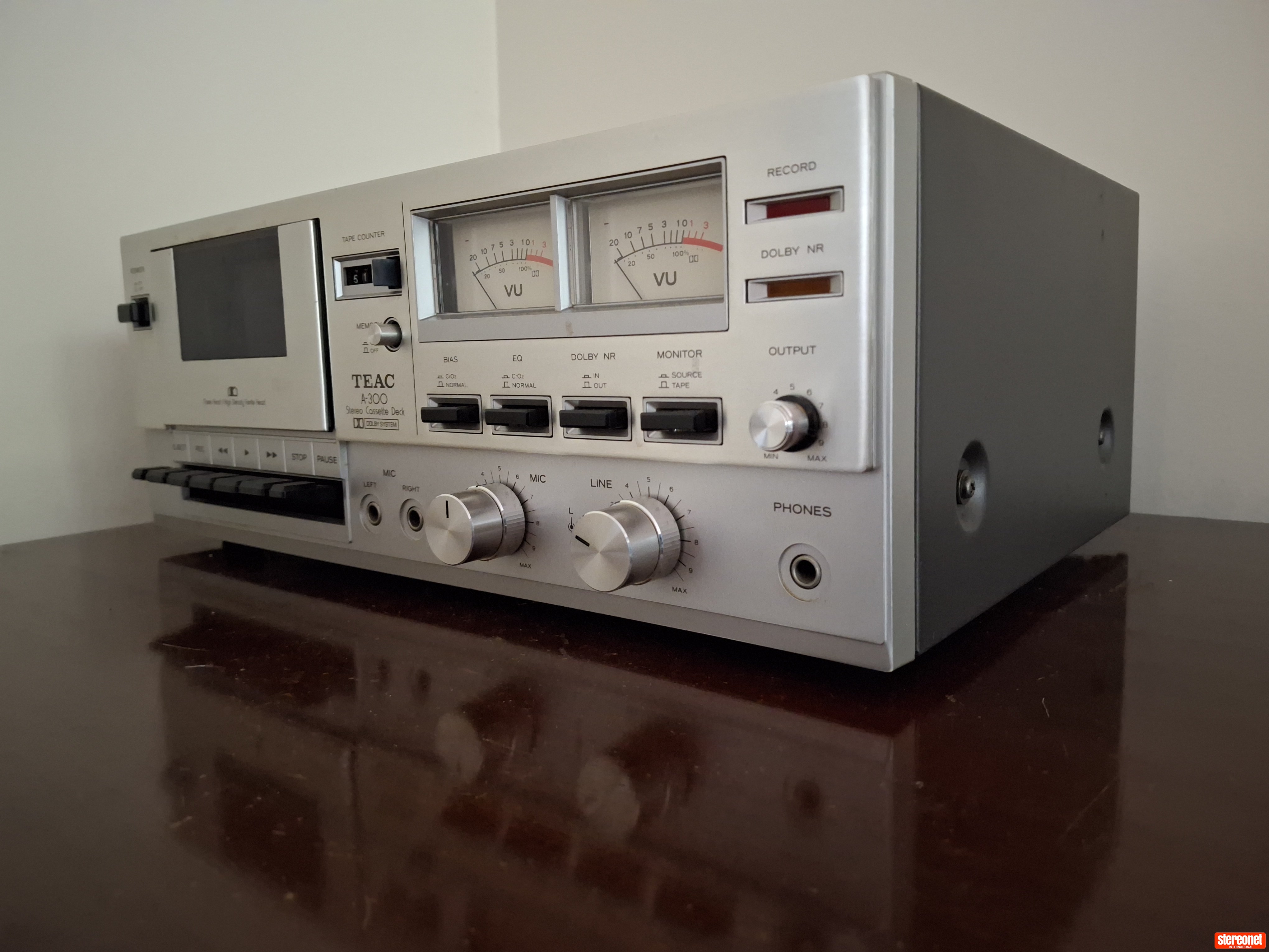 TEAC A-300 Cassette Deck - Cassette / Reel to Reel - StereoNET