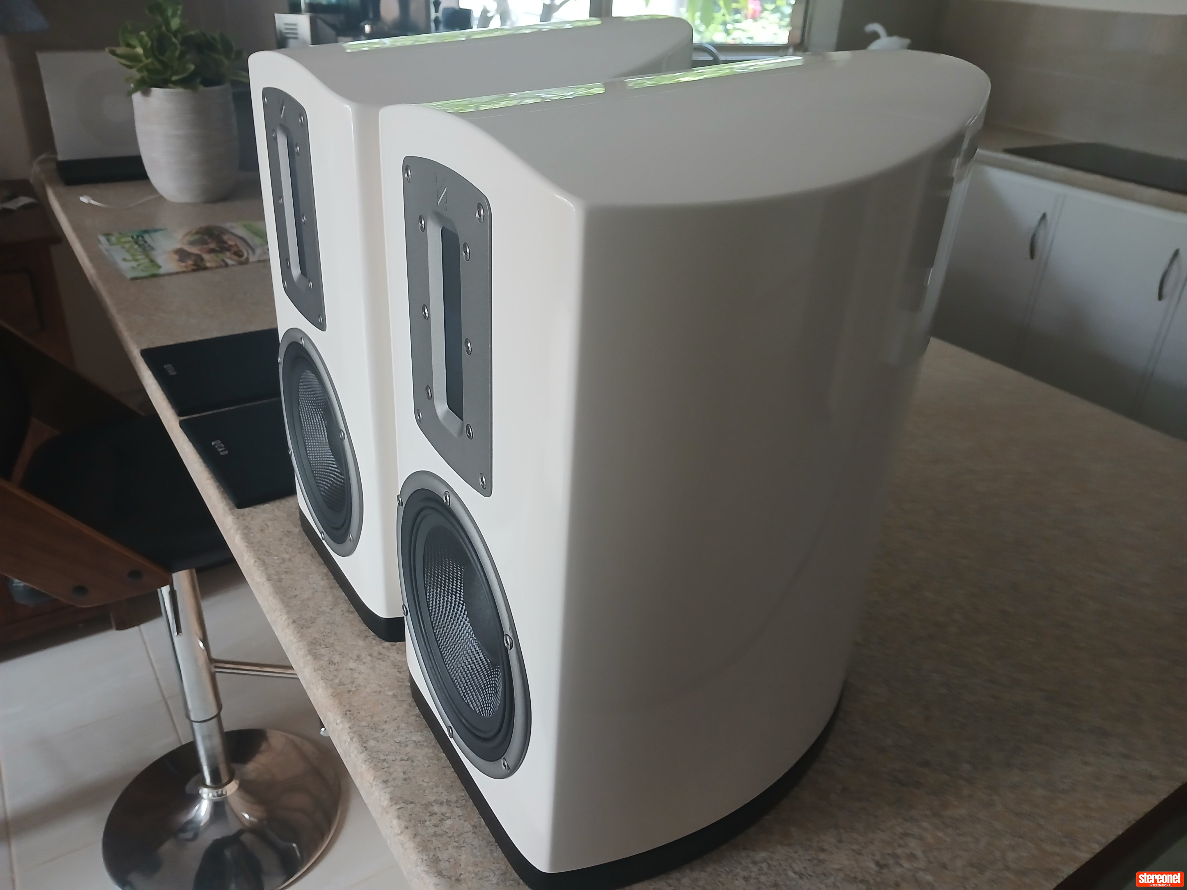 Quad Z2 Bookshelf Loudspeakers - Bookshelf & Small Monitors - StereoNET