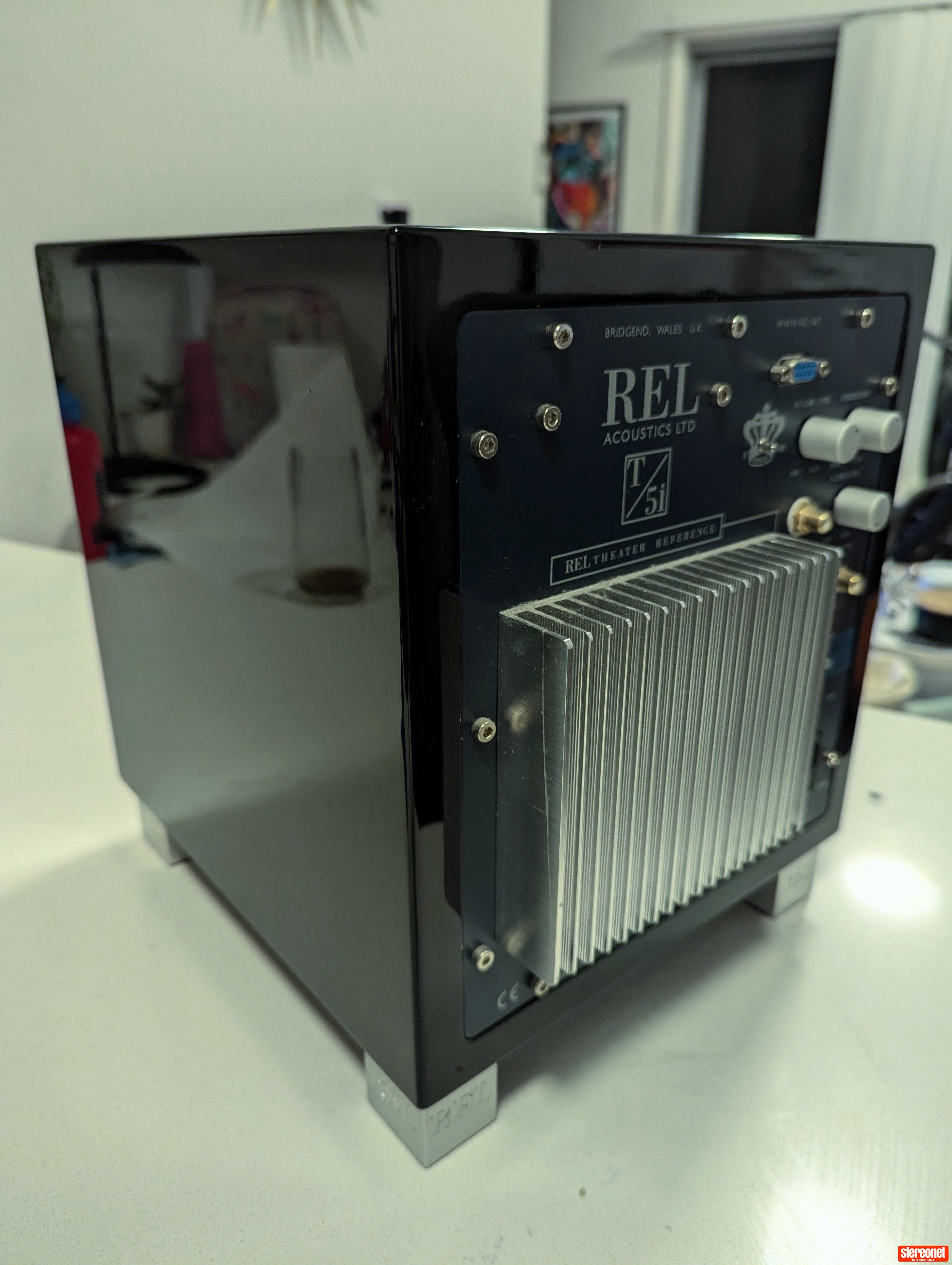 REL Subwoofer T5I Subwoofer (Active / Powered) - Subwoofers - StereoNET