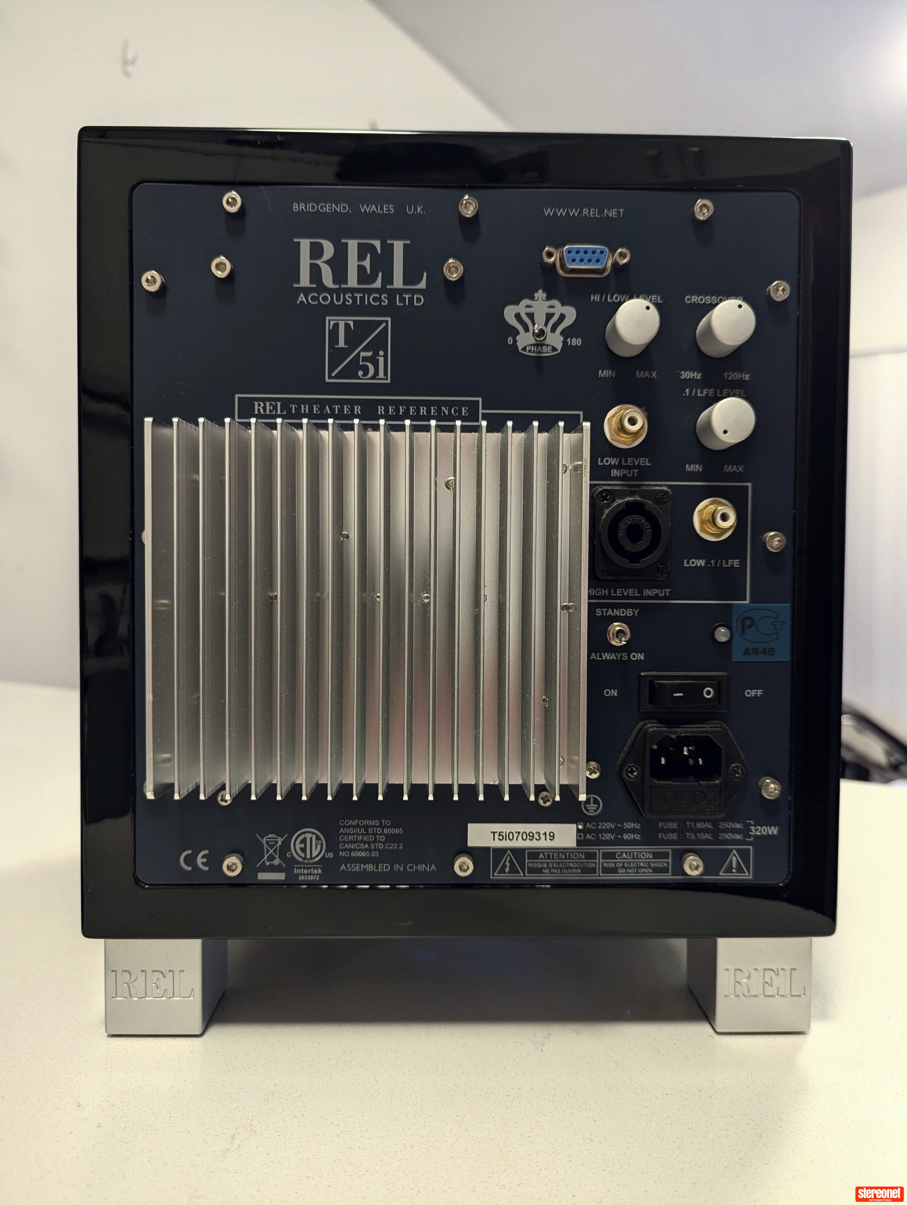 REL Subwoofer T5I Subwoofer (Active / Powered) - Subwoofers - StereoNET