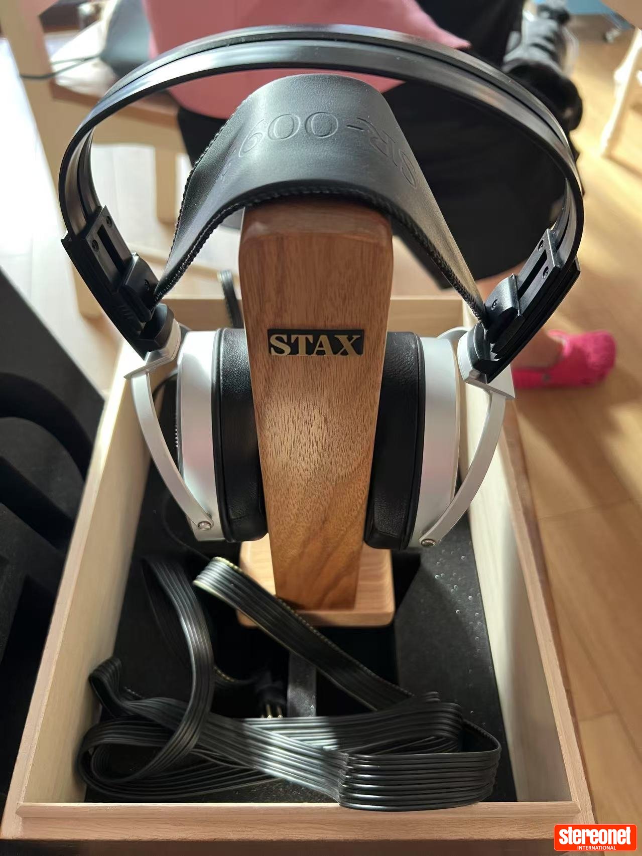 Stax SR-009S Electrostatic Headphones - Over/On Ear - Headphones (Over/On Ear) - StereoNET