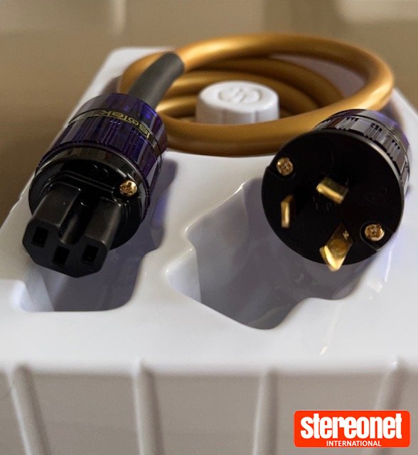 IsoTek EVO3 Elite (C15) Power Cable - Power Cables - StereoNET