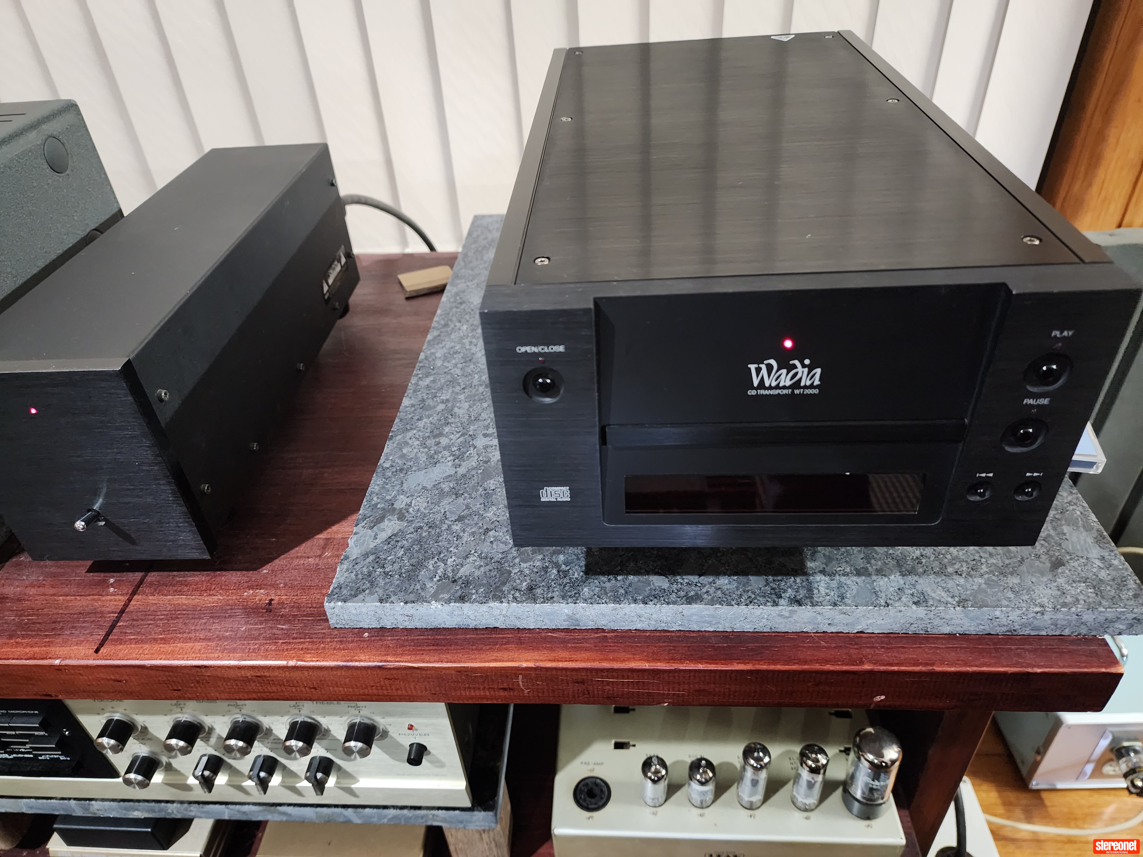 Wadia WT2000 CD Transport - CD/SACD Players & Transport - StereoNET