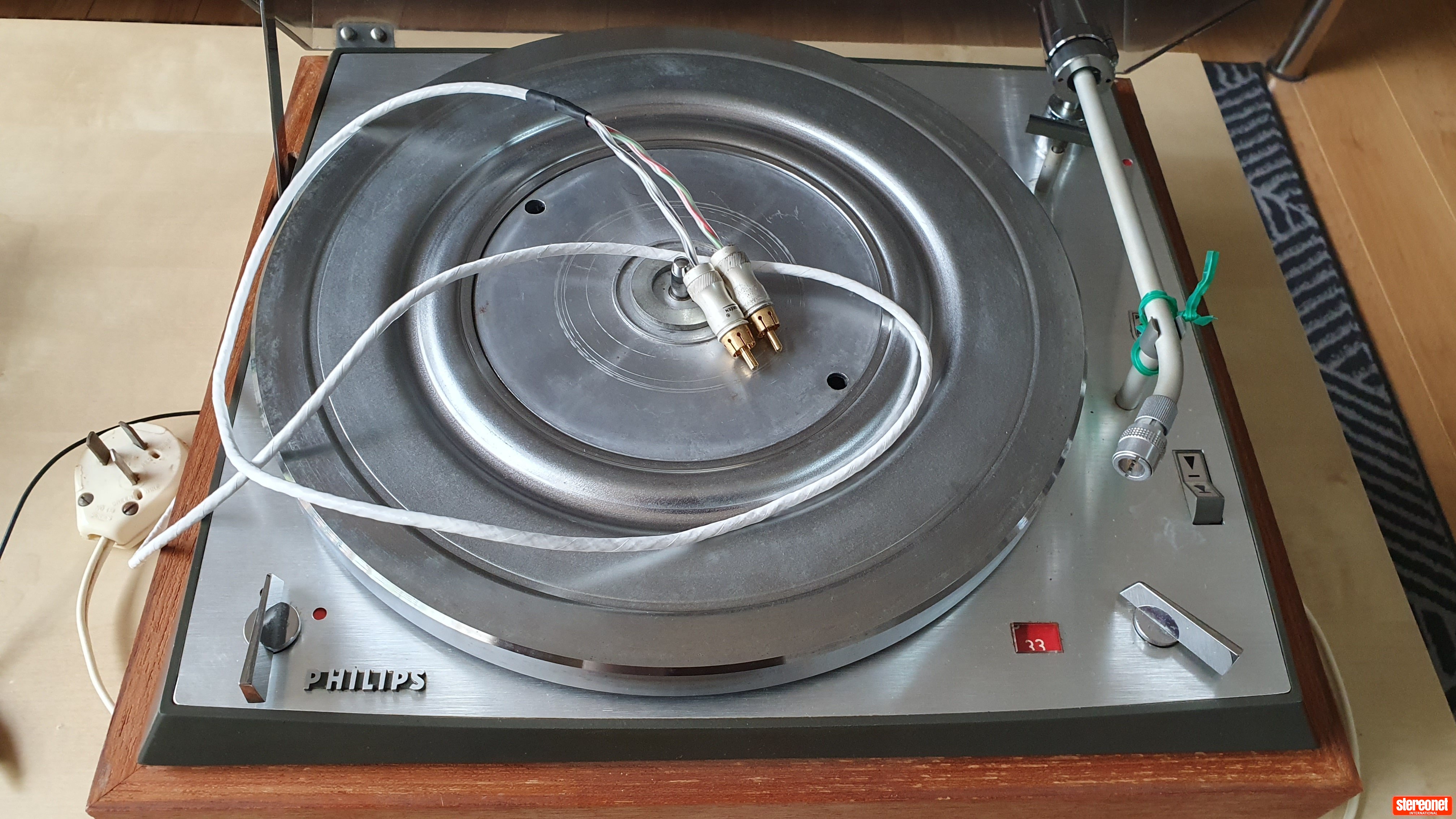 Phillips Vintage Turntable - Turntables & Record Players - StereoNET