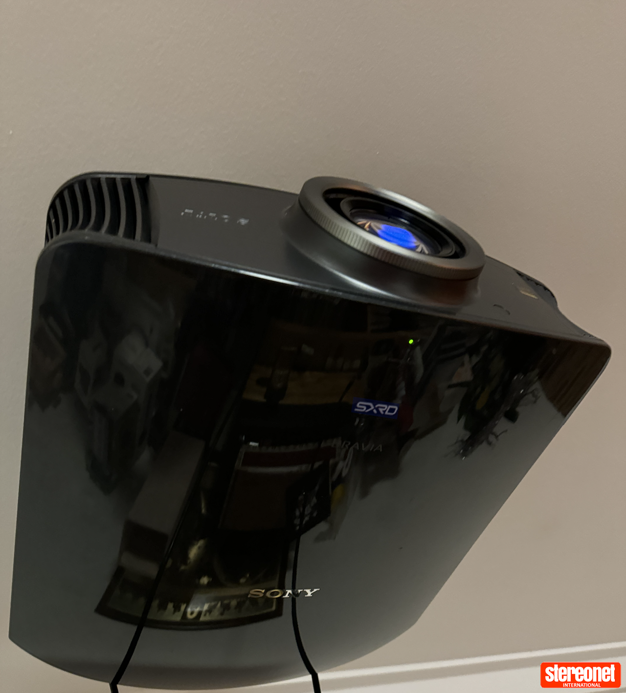 Sony VPL-VW60 Projector - Projectors & Screens - StereoNET