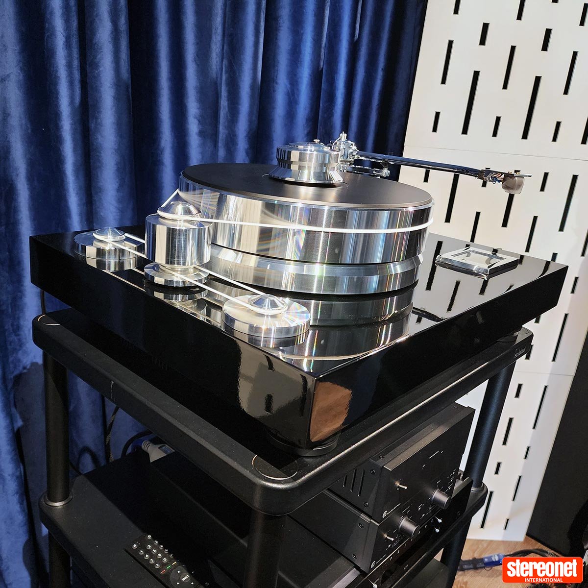 Pro-Ject Signature 12 Turntable - Turntables & Record Players - StereoNET