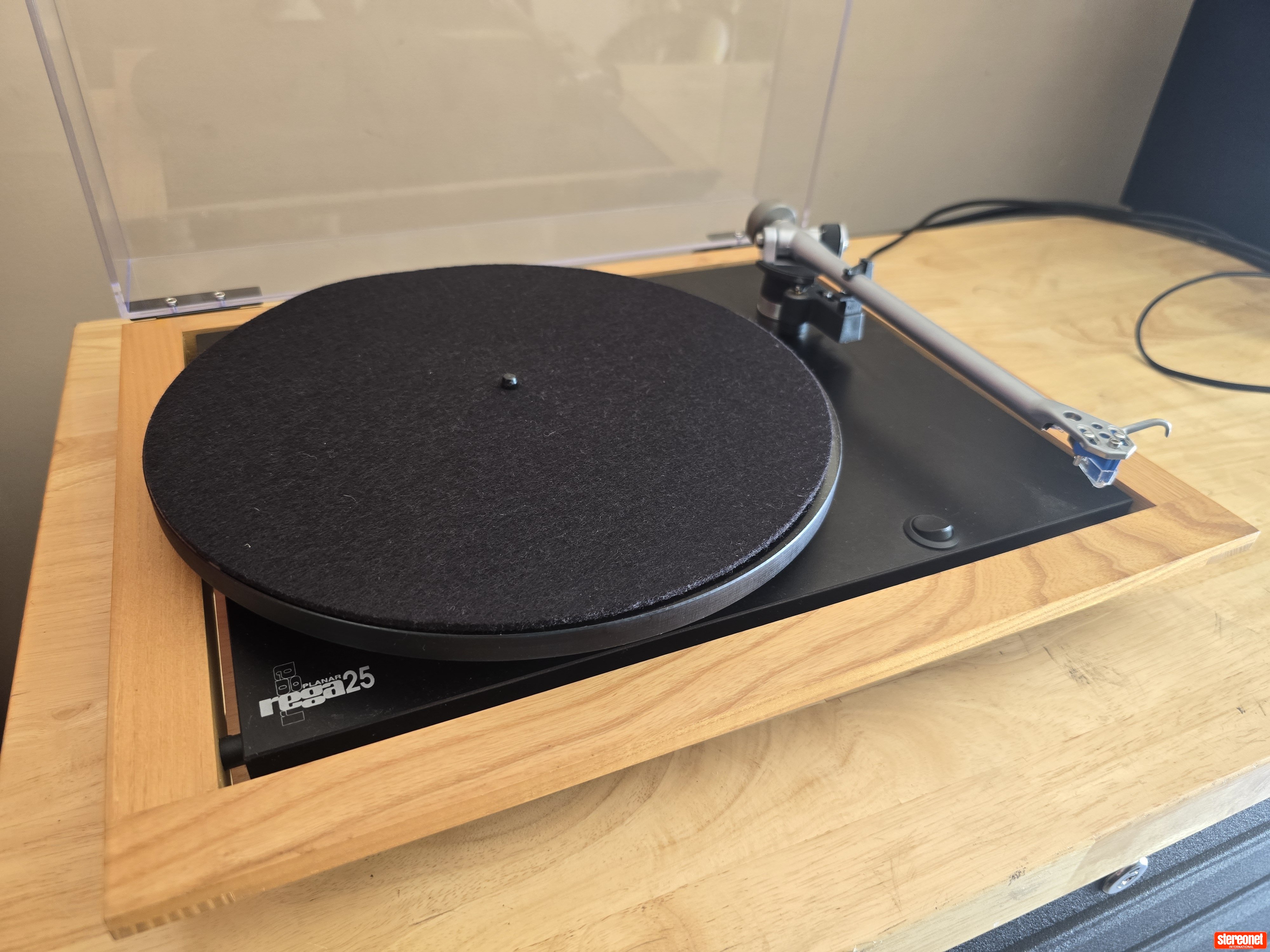 Rega Planar 25 Turntable - Turntables & Record Players - StereoNET
