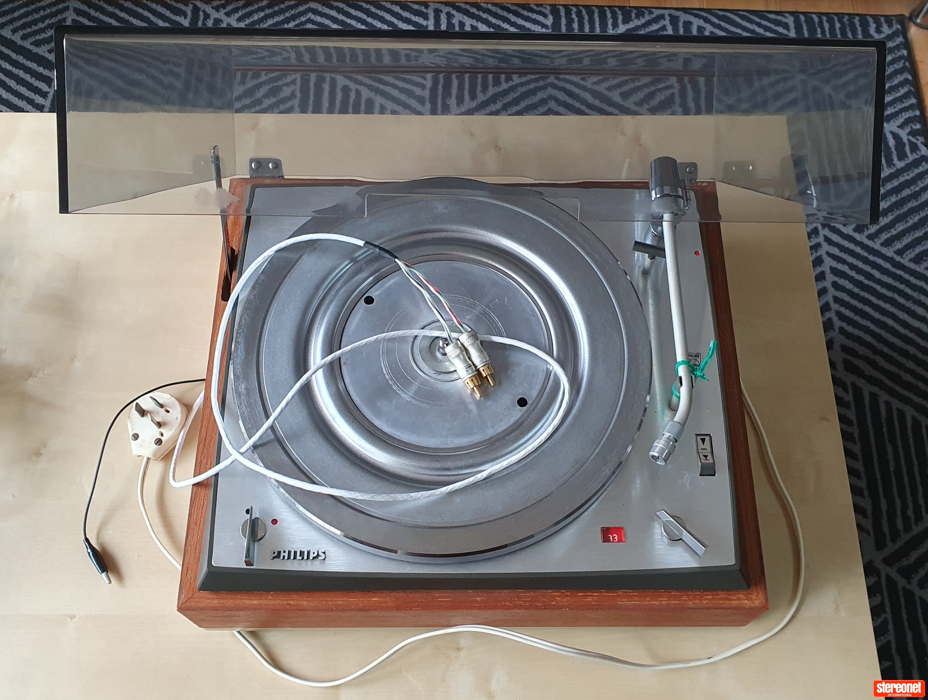 Phillips Vintage Turntable - Turntables & Record Players - StereoNET