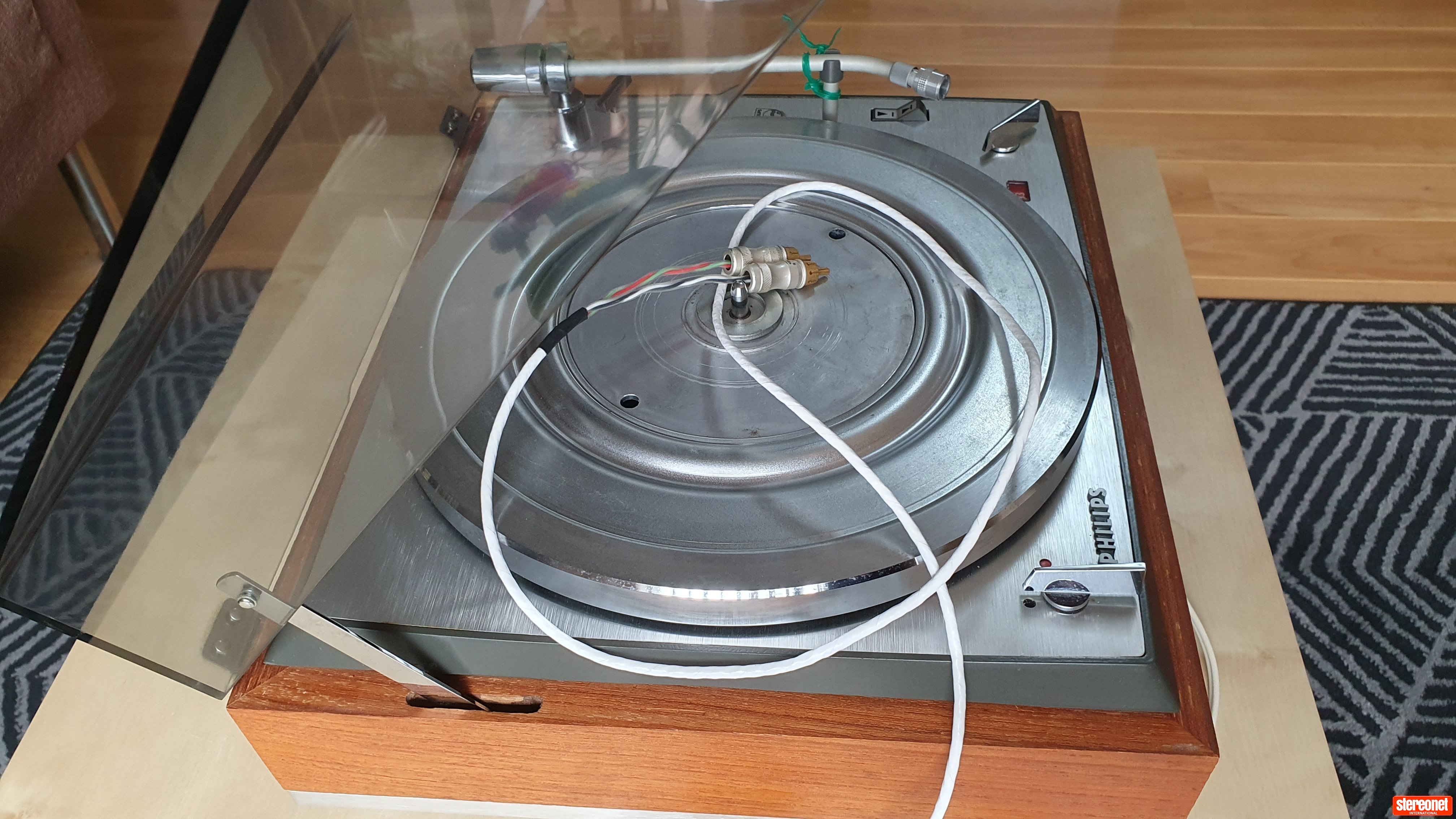 Phillips Vintage Turntable - Turntables & Record Players - StereoNET