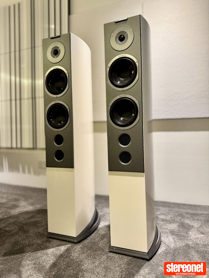 Audiovector R6 Signature Floorstanding Loudspeakers - Floorstanders ...