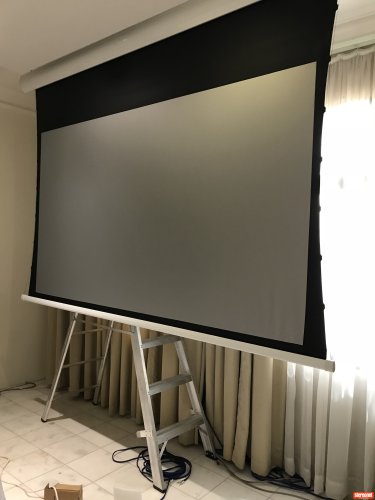 Elite Reference Studio Projector Screen - Projectors & Screens - StereoNET