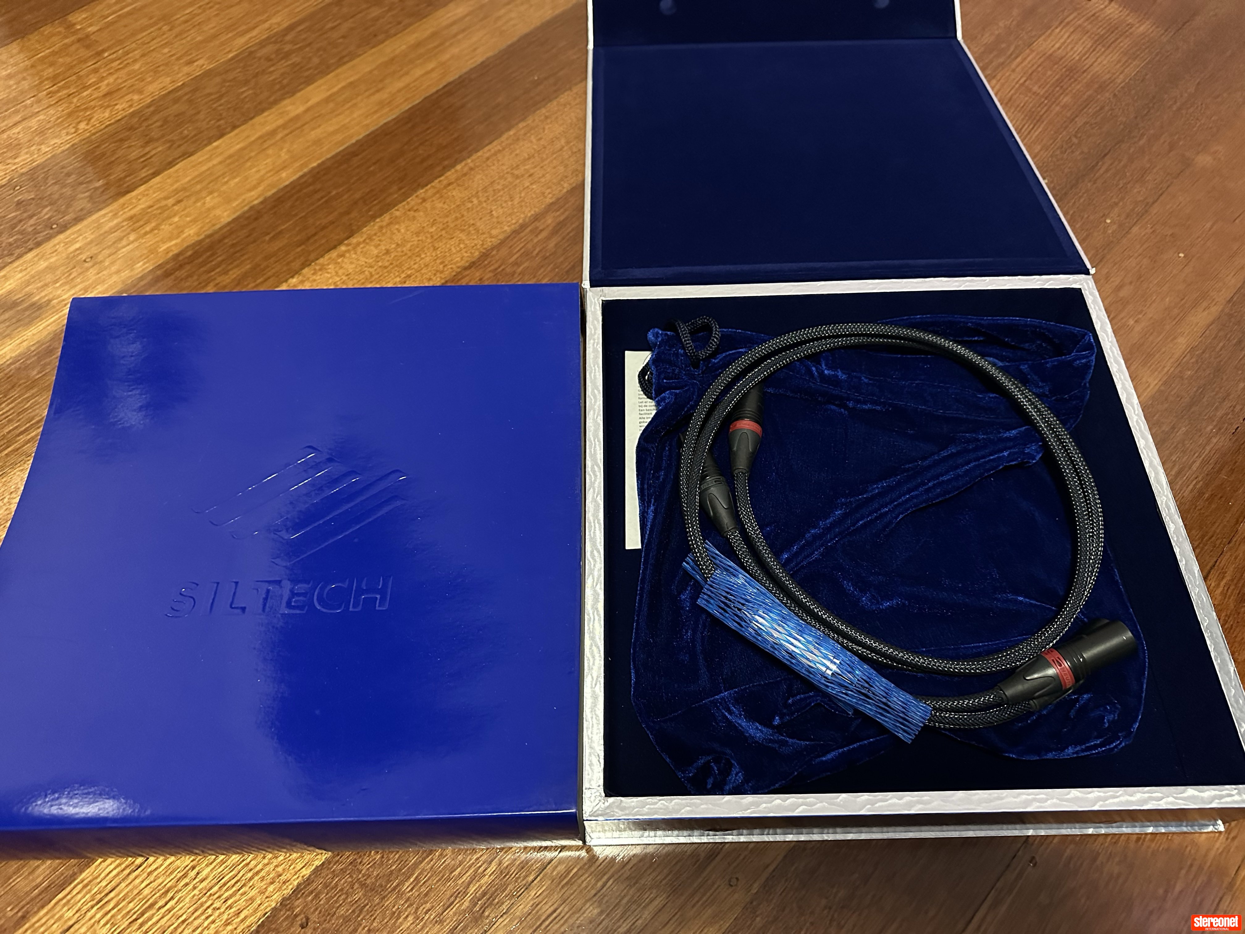 Siltech Cables 550i Interconnect Cables (XLR) - Interconnects - StereoNET
