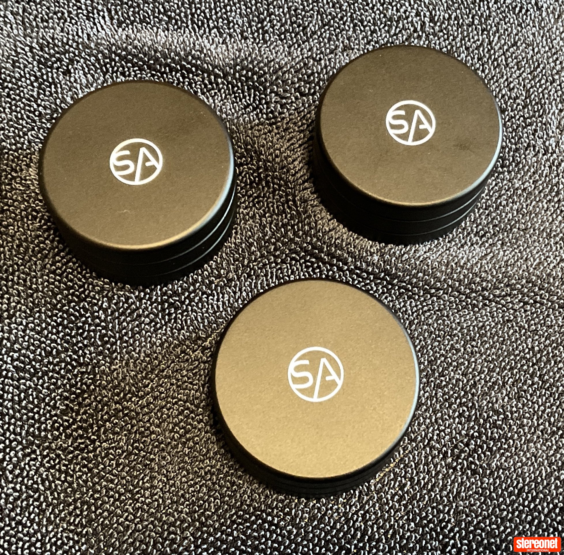 Stack Audio AUVA EQ Isolation Devices - Tweaks / Tuning - StereoNET