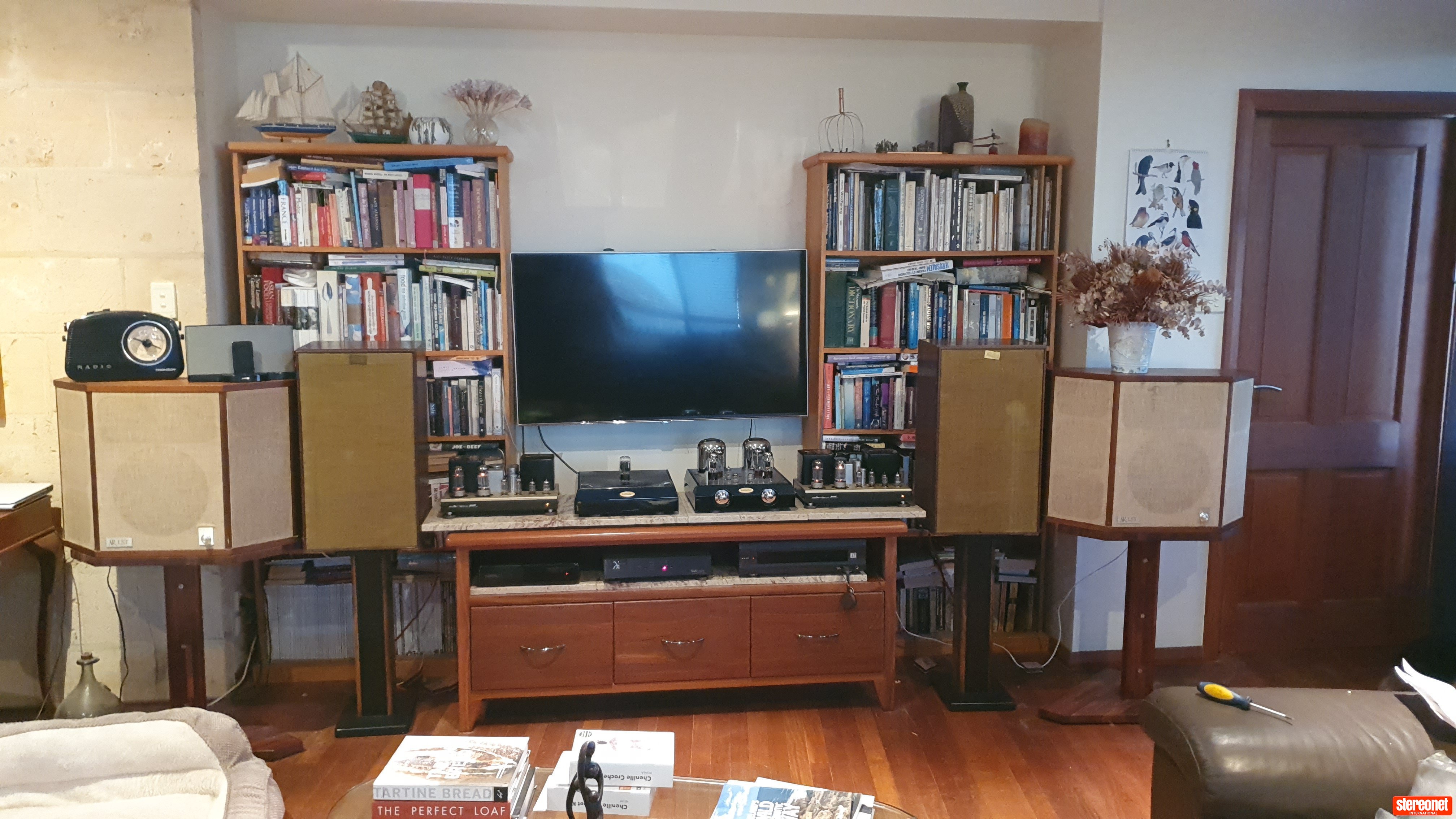 Acoustic Research LST Speakers - Floorstanders & Large Monitors - StereoNET