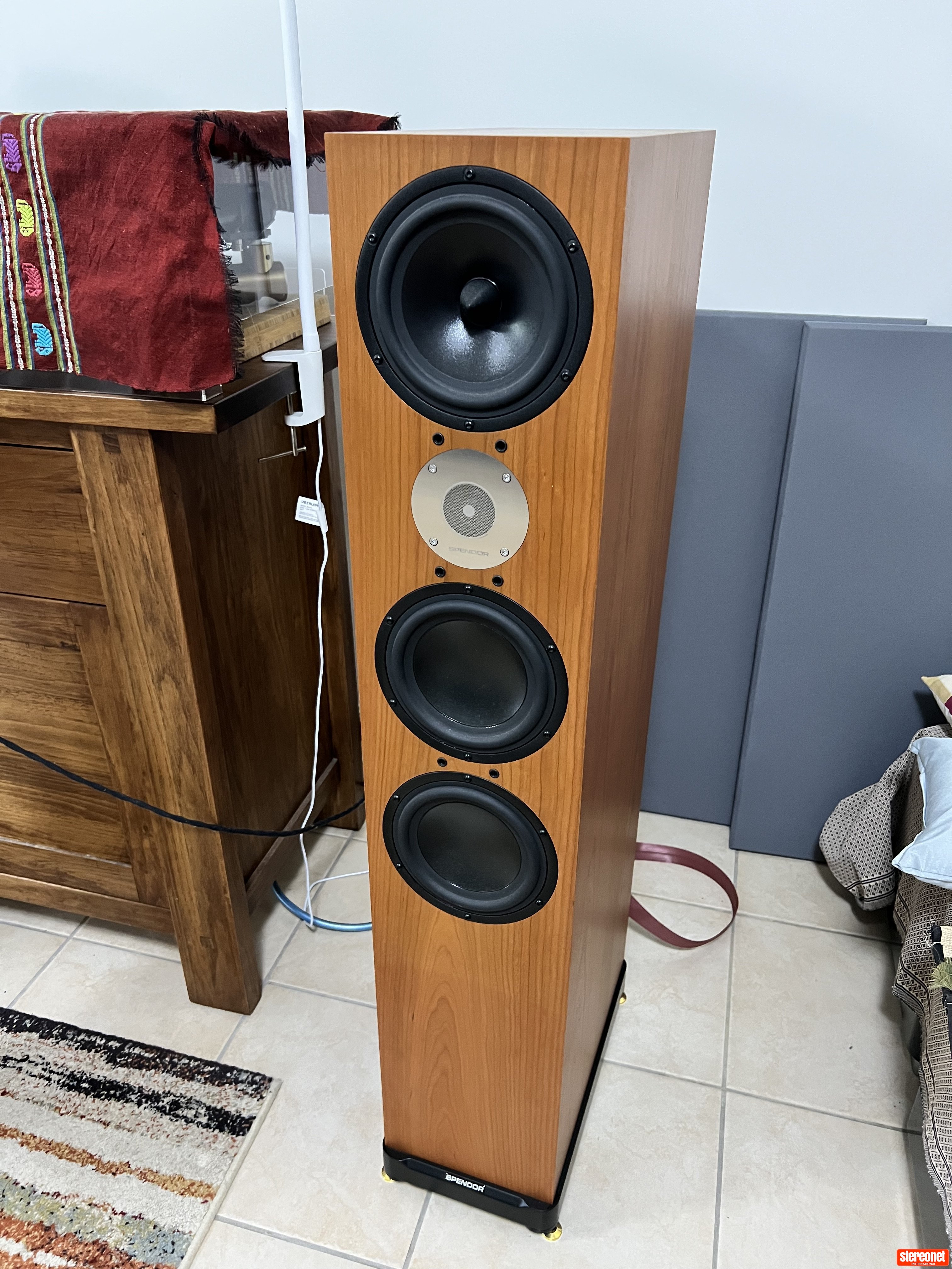 Spendor D9 Floorstanding Loudspeakers - Floorstanders & Large Monitors ...