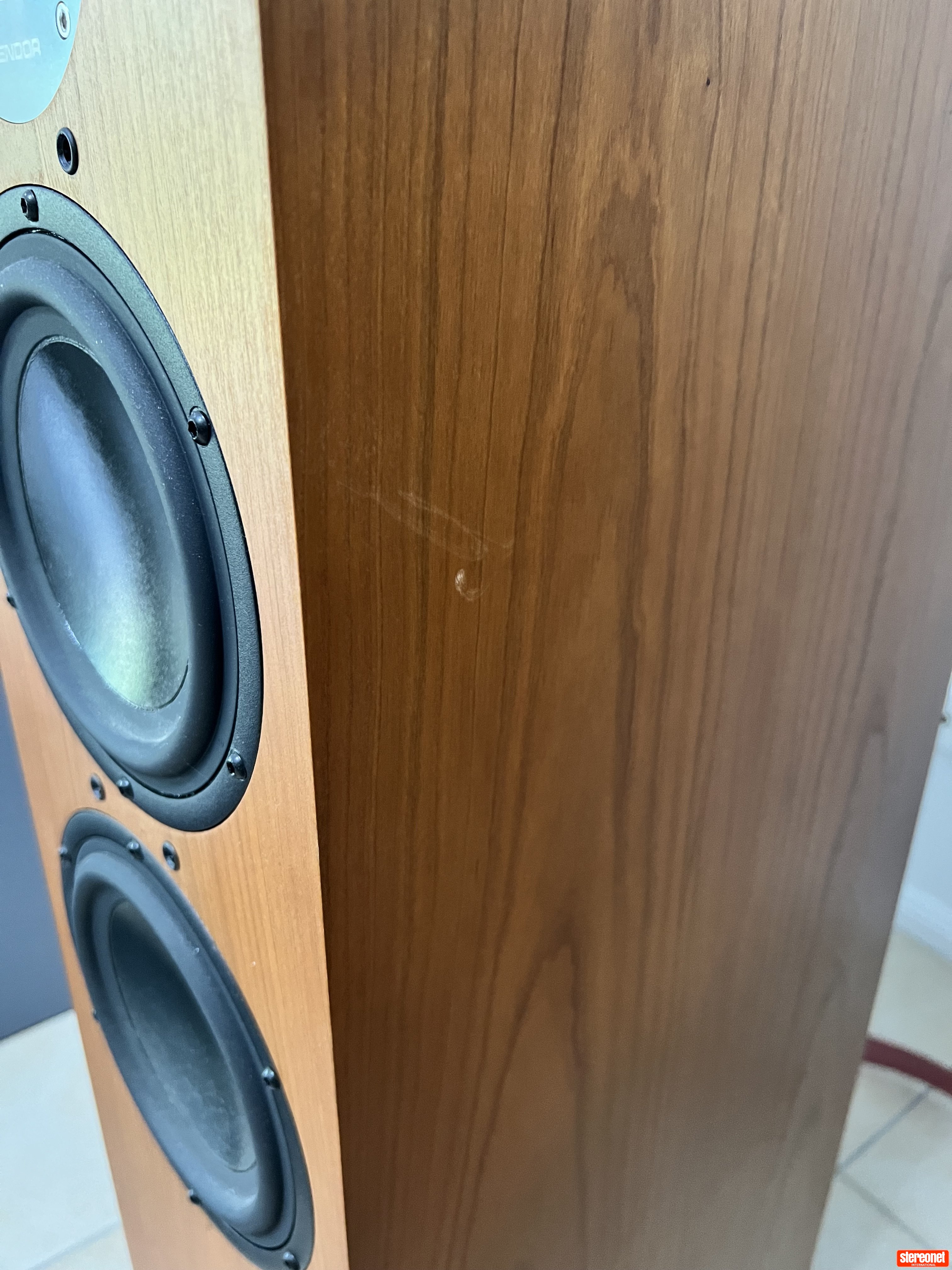 Spendor D9 Floorstanding Loudspeakers - Floorstanders & Large Monitors ...
