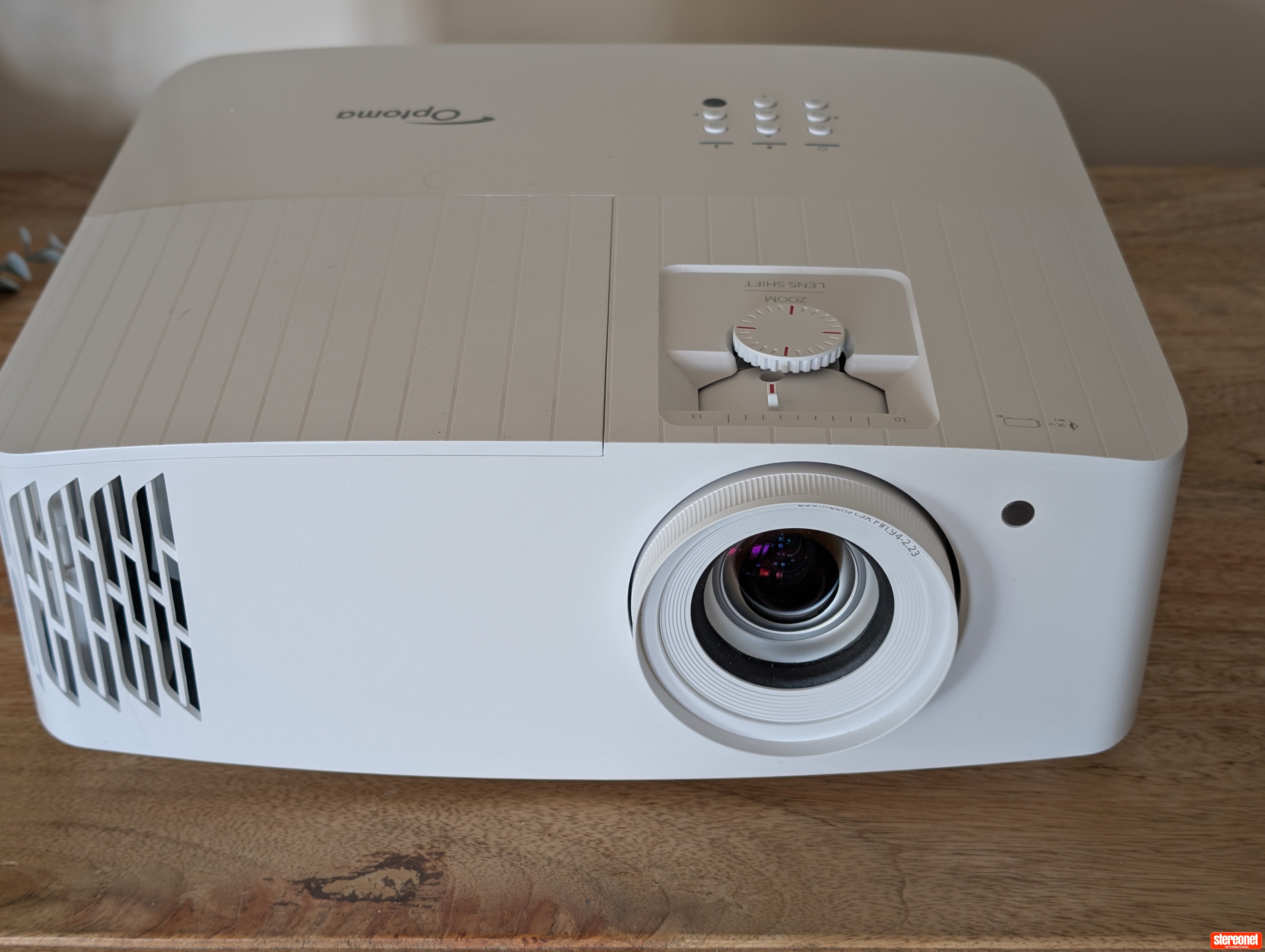 Optoma UHD 55 Projector - Projectors & Screens - StereoNET
