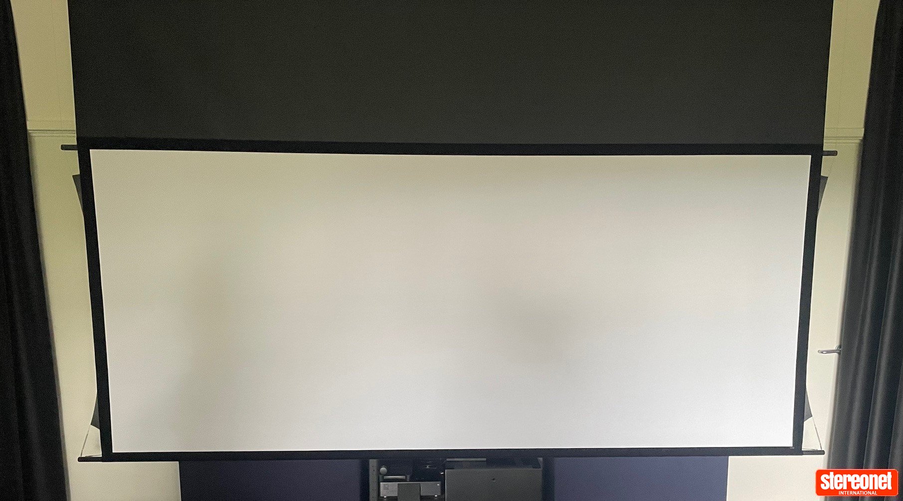 SeymourAV UF 2.35:1 130inch diagonal Projector Screen - Projectors ...