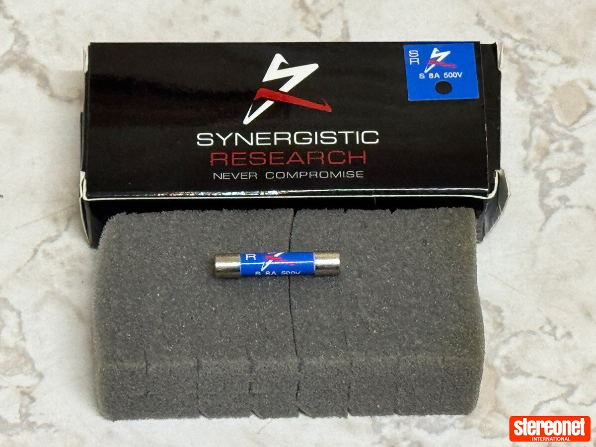 Synergistic Research Blue 8A (6.3mm x 32mm Slo-blow) Fuse - Tweaks ...