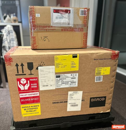 Barco Balder Projector - Projectors & Screens - StereoNET