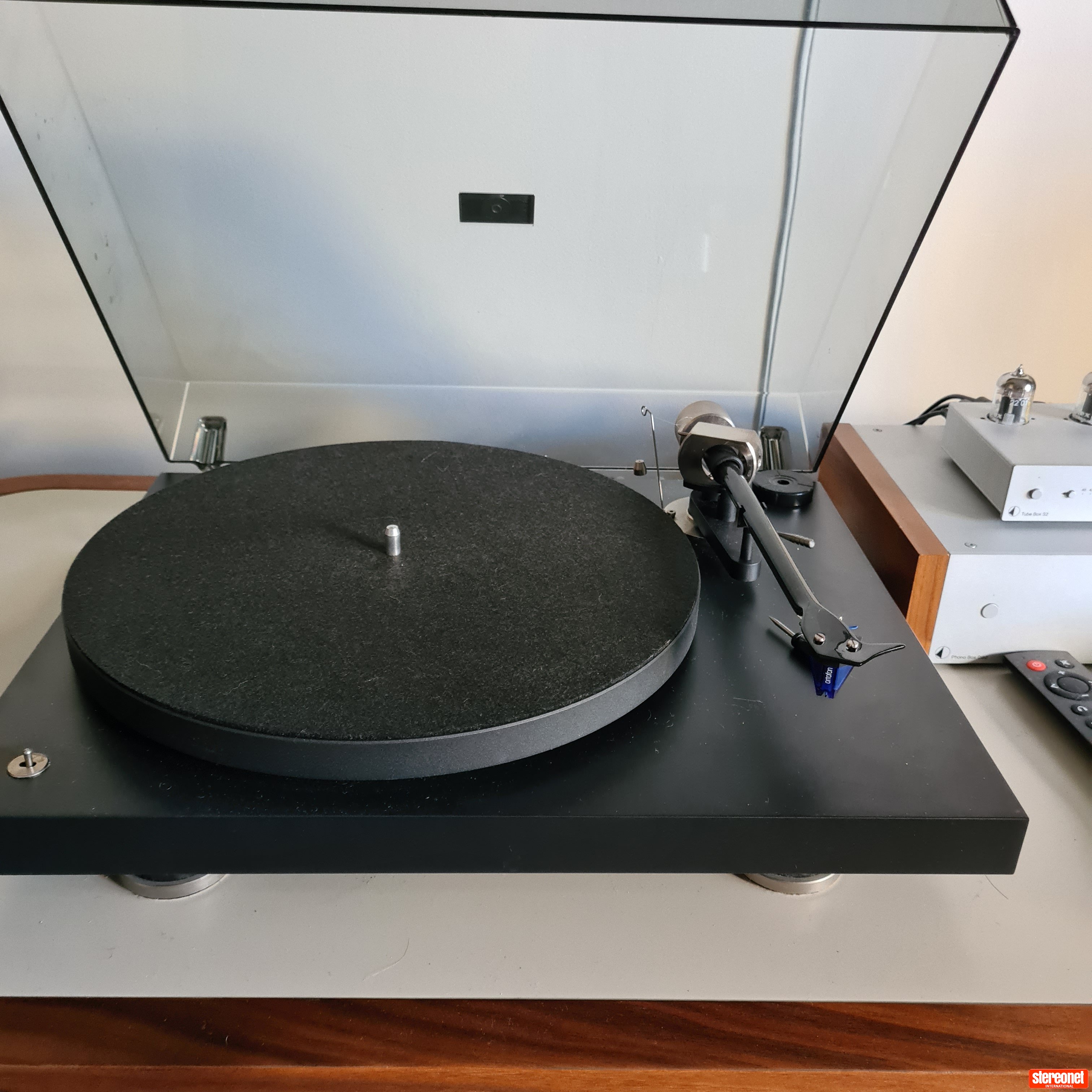 Pro-Ject Debut Pro Turntable - Turntables & Record Players - StereoNET