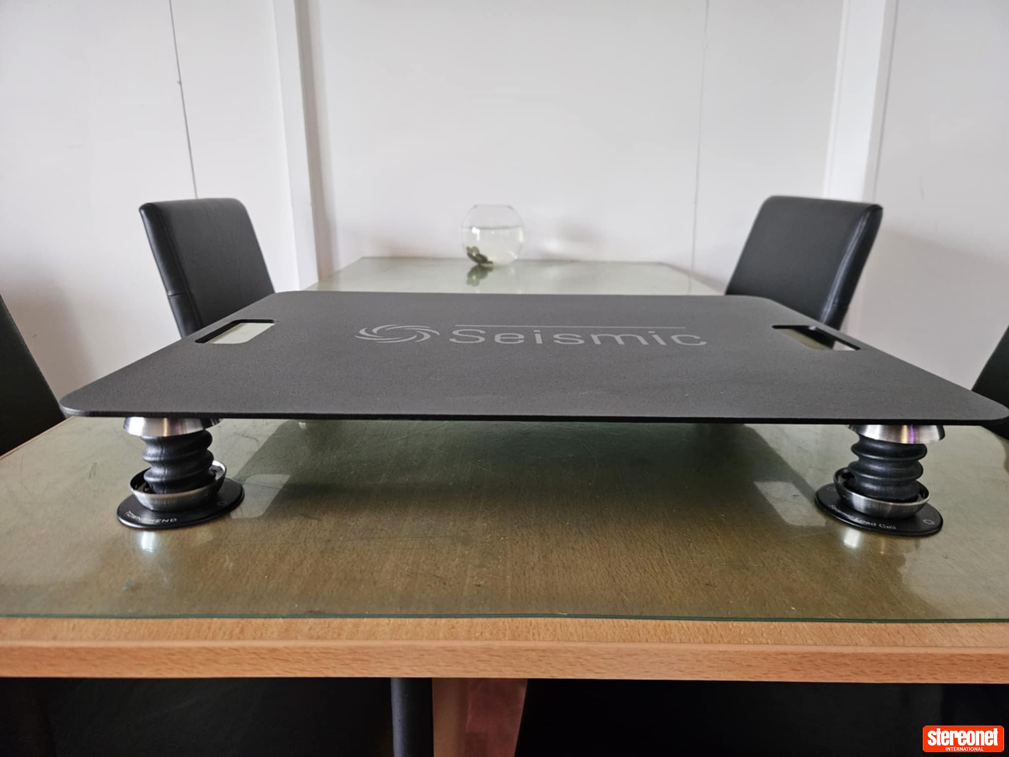 Townshend Audio Seismic Isolation Platform Isolation Platform - Tweaks ...