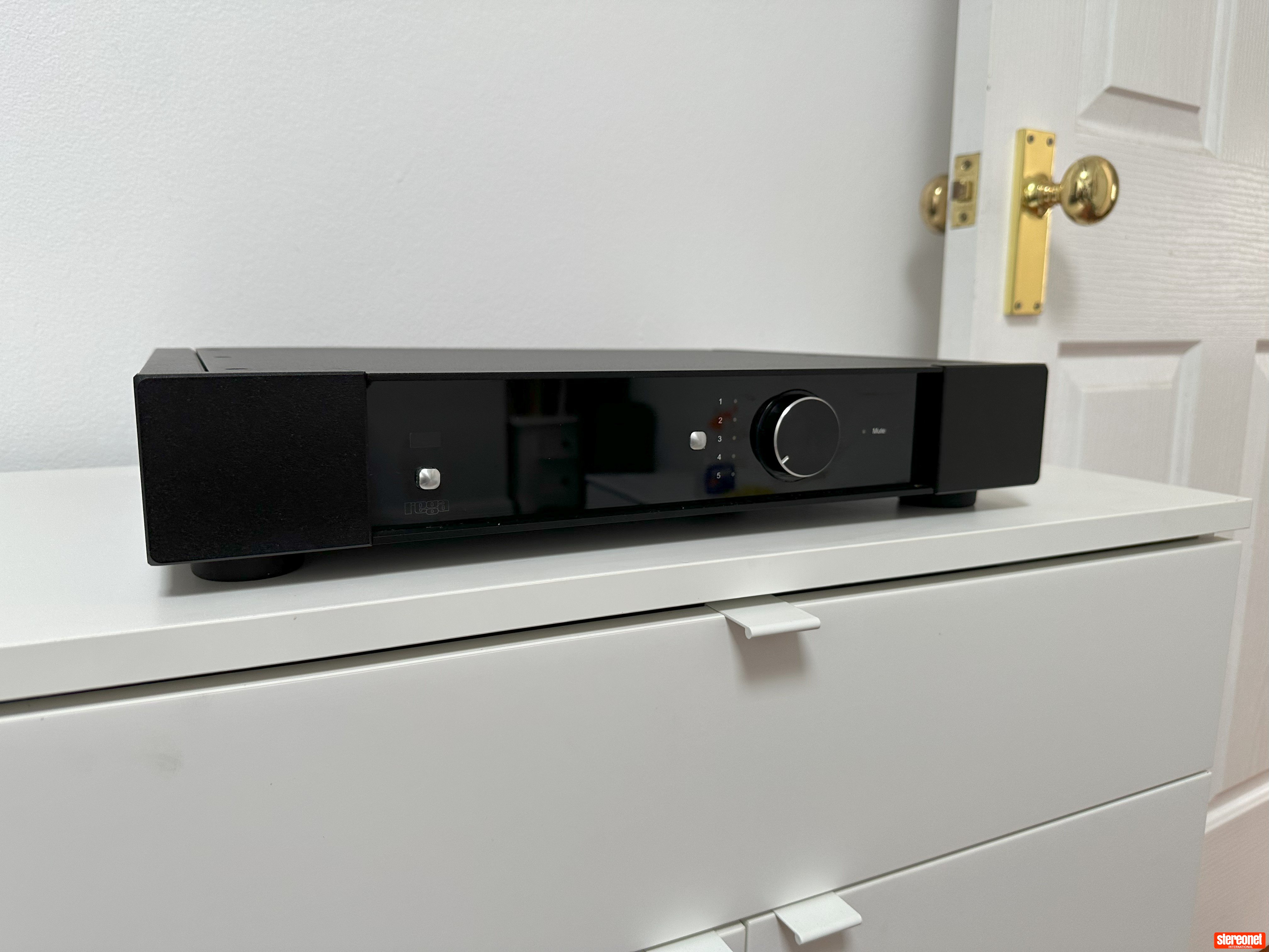 Rega Elex-R Integrated Amplifier (Solid State) - Integrated Amplifiers - StereoNET
