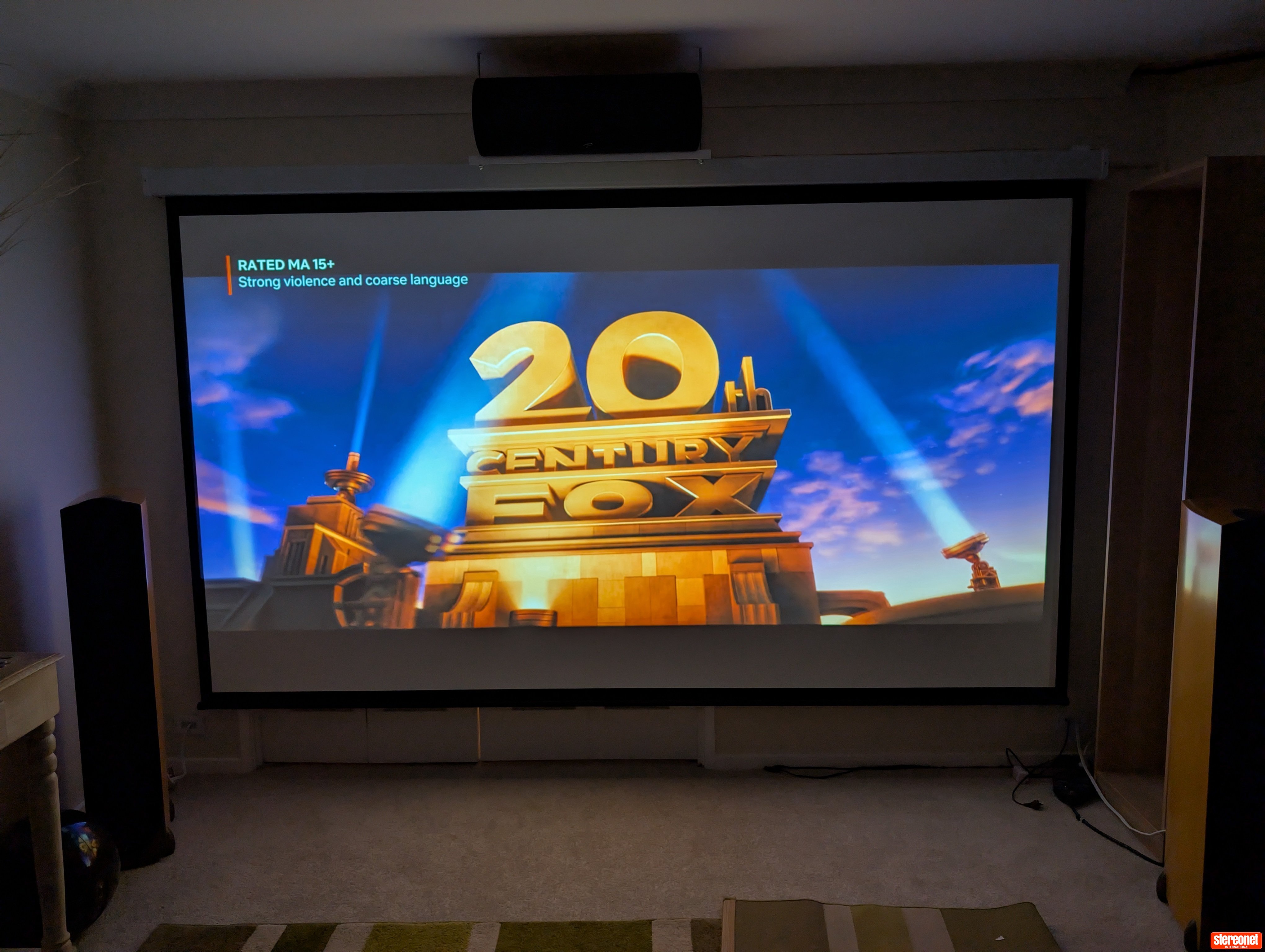 Bratech BT-PSAA135 Projector Screen - Projectors & Screens - StereoNET