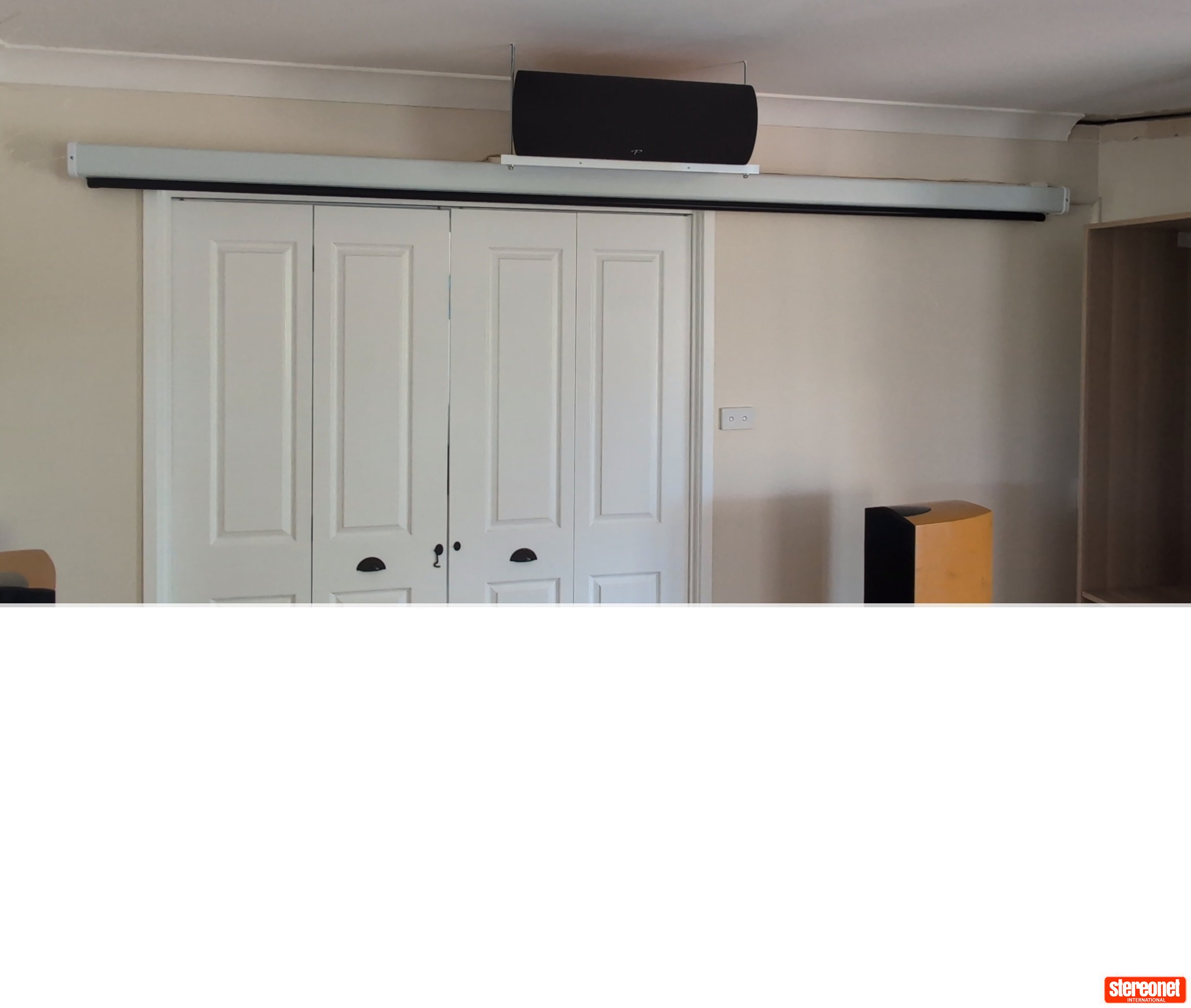 Bratech BT-PSAA135 Projector Screen - Projectors & Screens - StereoNET