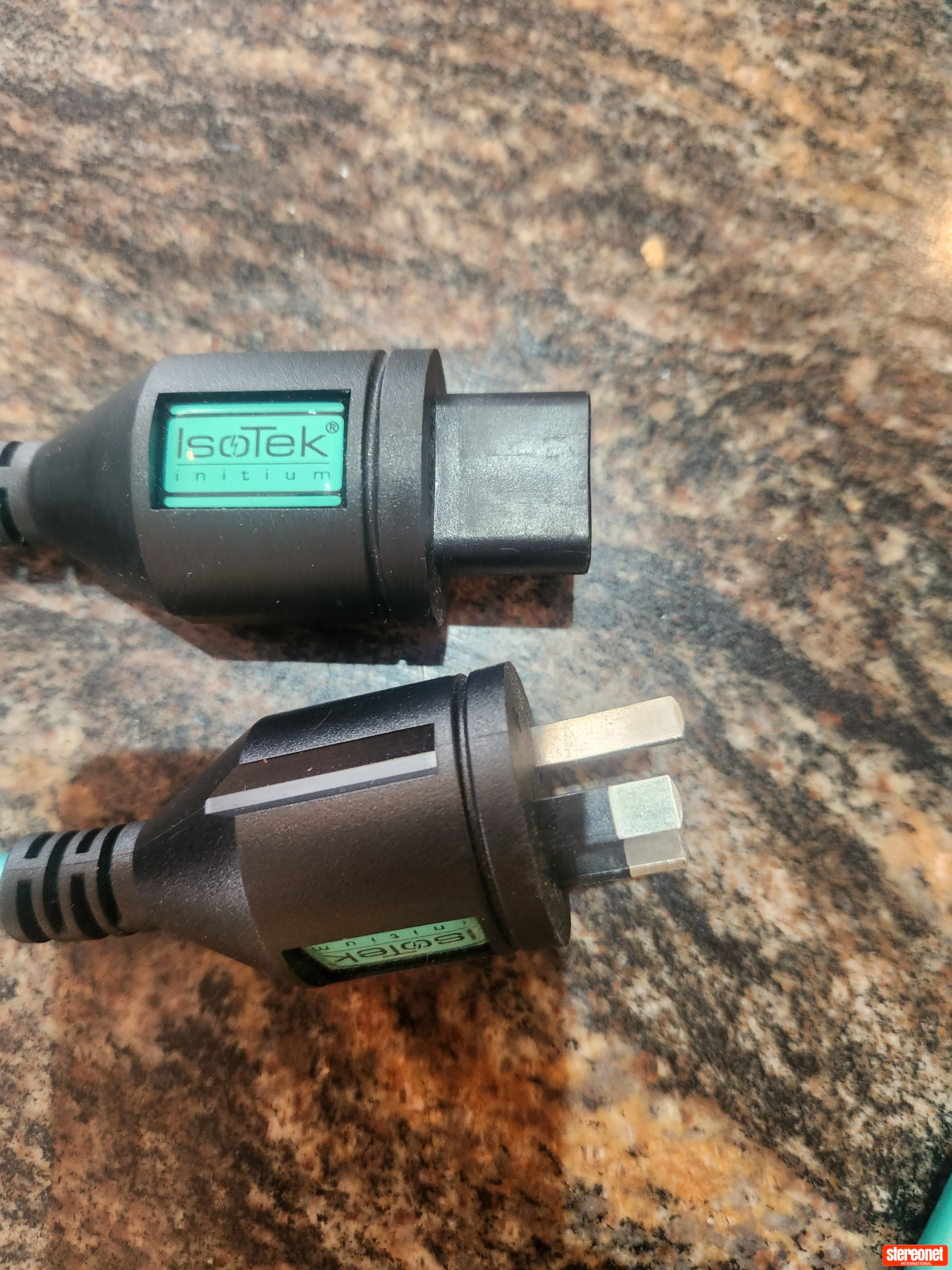 IsoTek Evo 3 initium c13 Power Cable - Power Cables - StereoNET