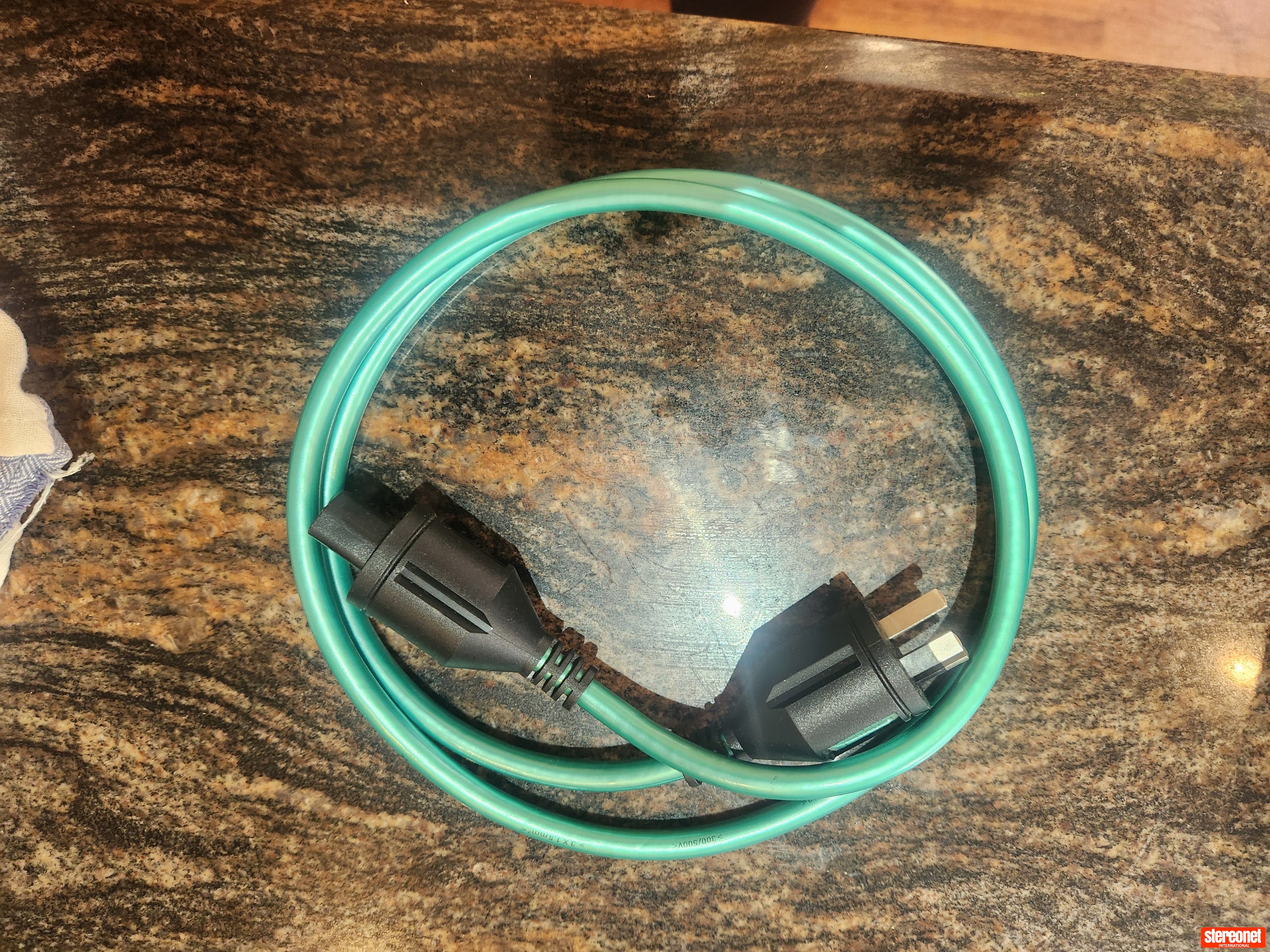 IsoTek Evo 3 initium c13 Power Cable - Power Cables - StereoNET