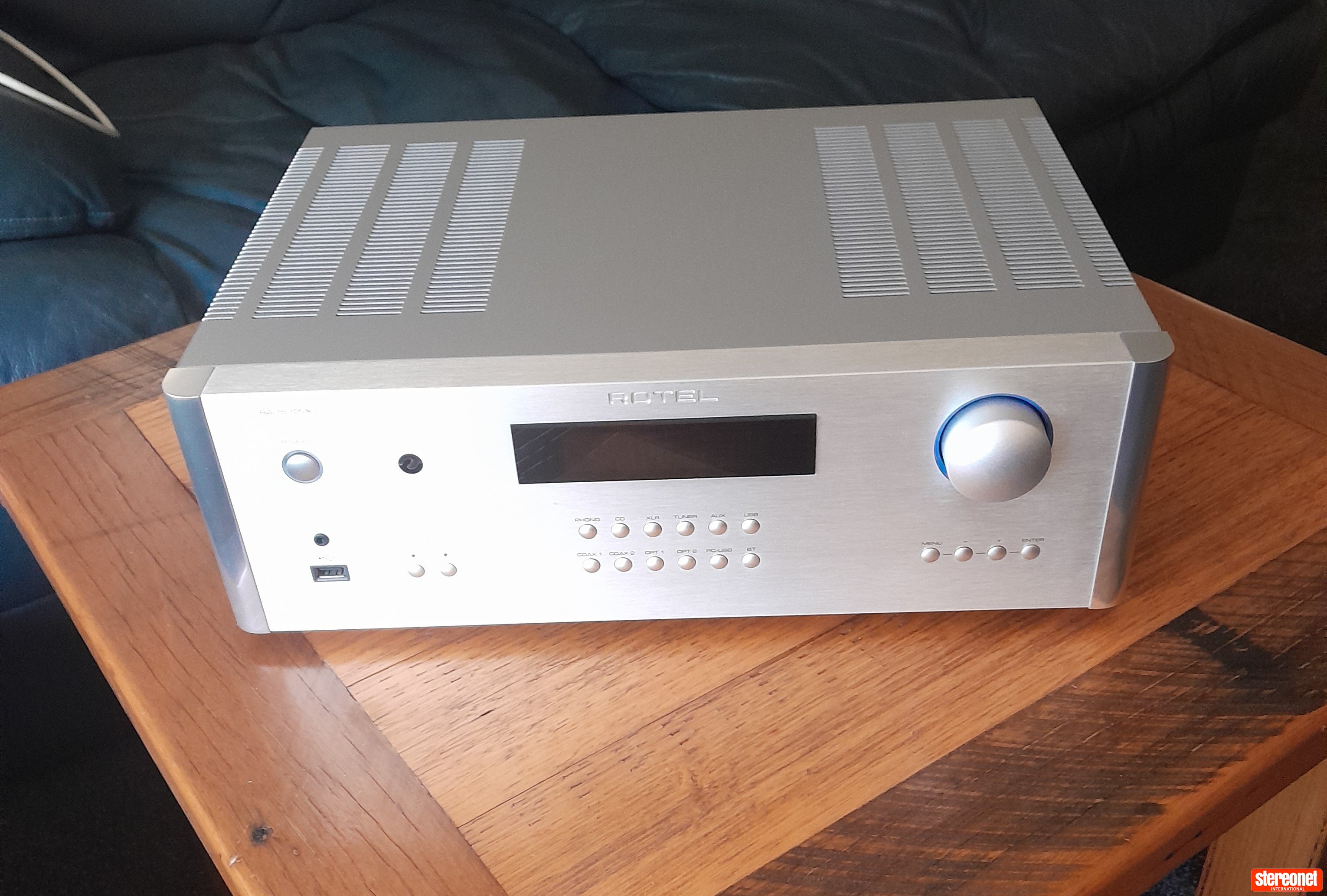 Rotel 1572 mkii Integrated Amplifier (Solid State) - Integrated ...