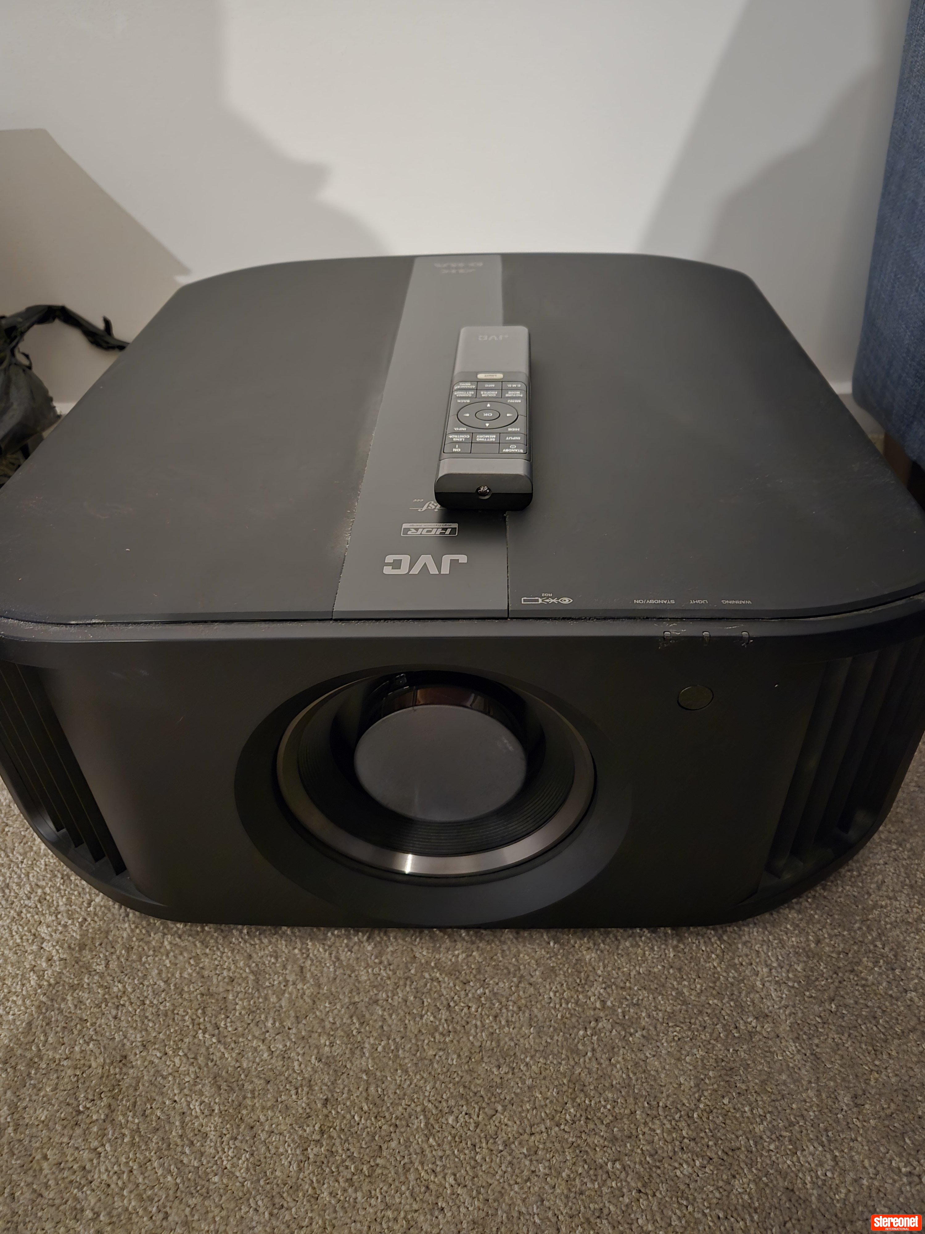 JVC NX7 Projector - Projectors & Screens - StereoNET