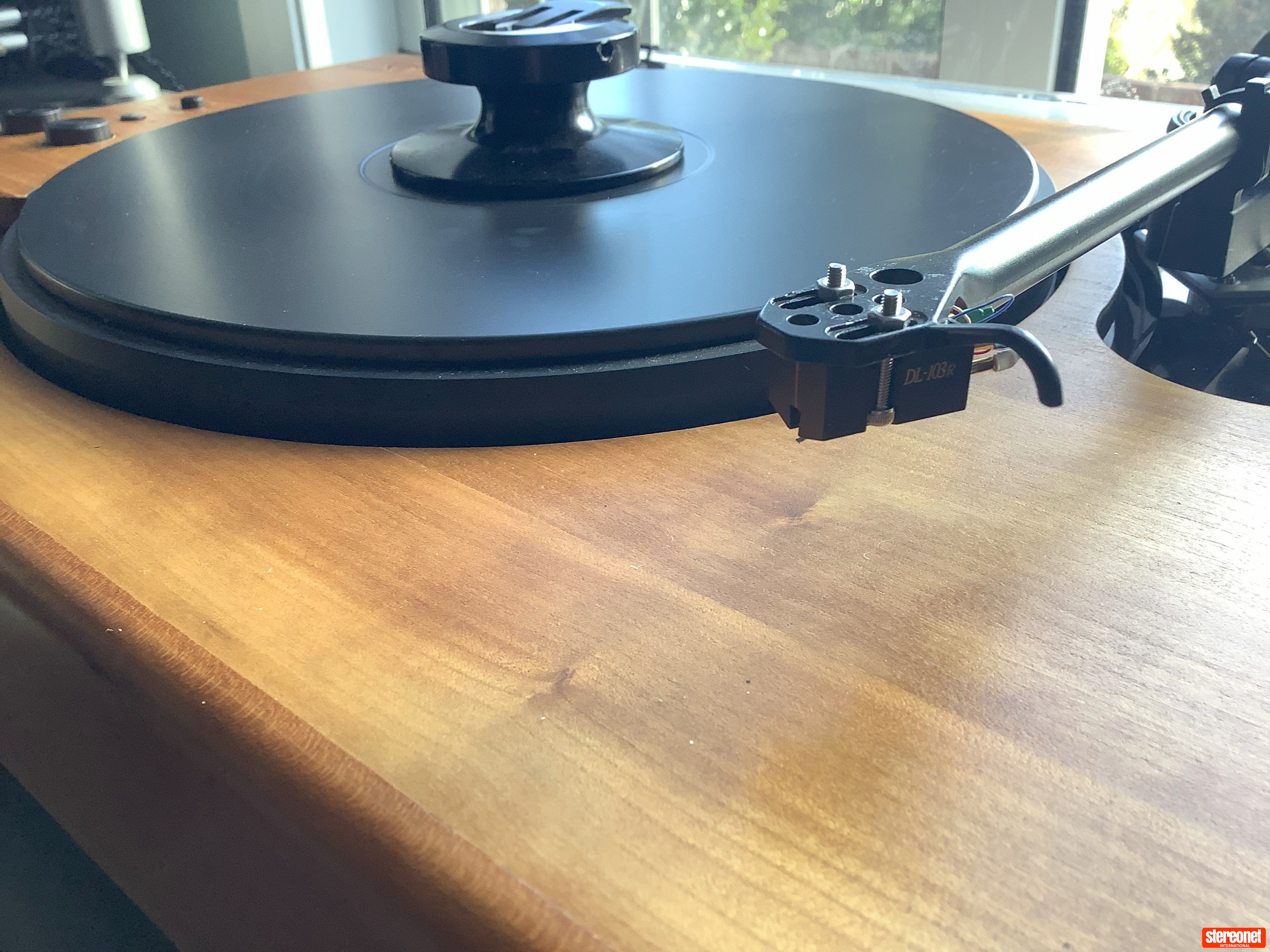 SOTA Sapphire V Turntable - Turntables & Record Players - StereoNET