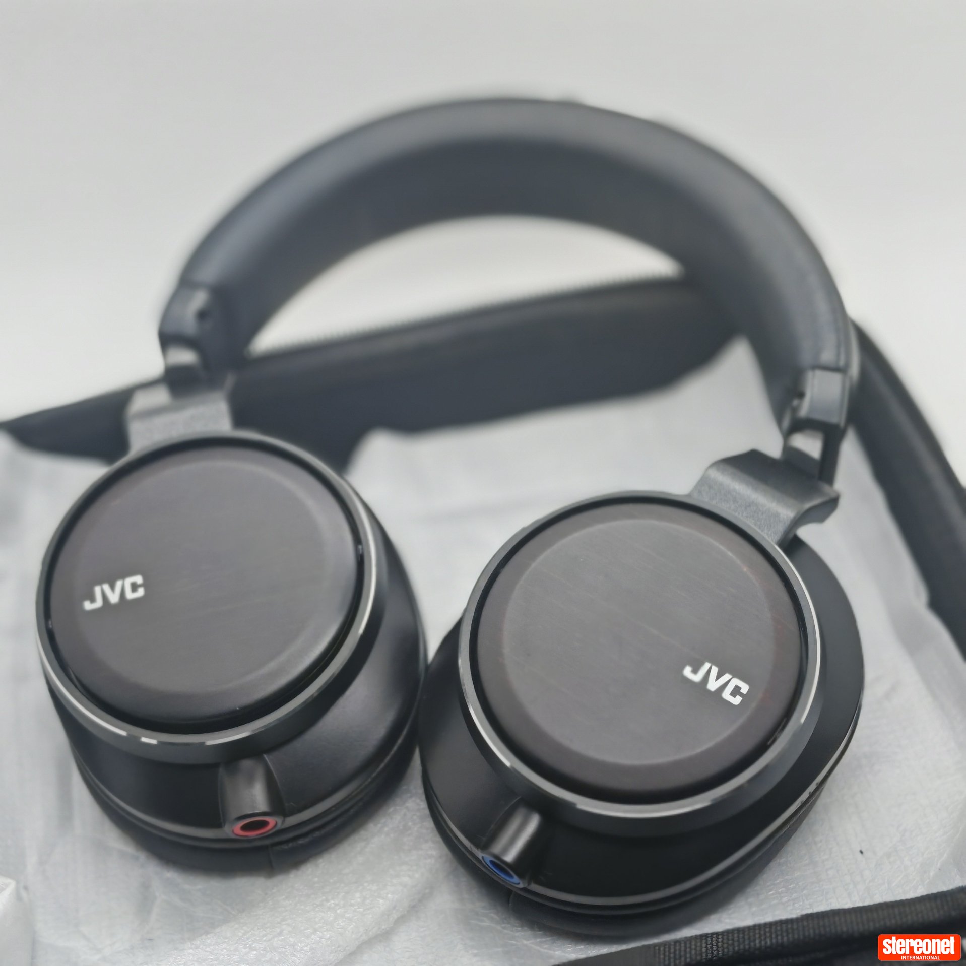 JVC CLASS-S WOOD Series HA-SW01 Headphones - Over/On Ear - Headphones (Over/On Ear) - StereoNET