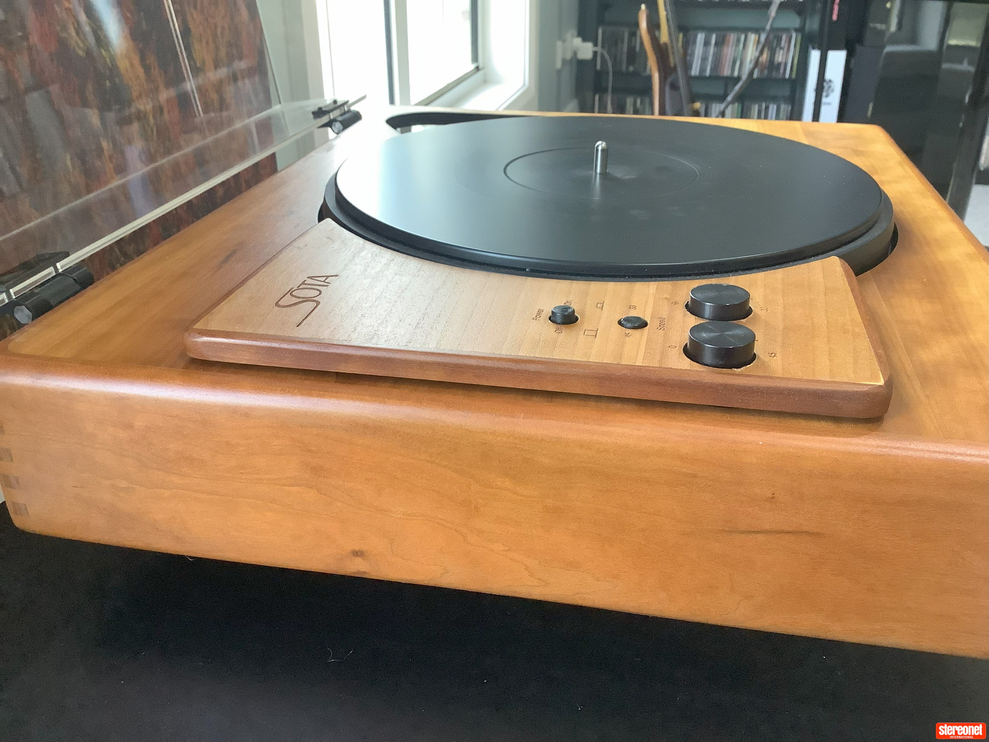 SOTA Sapphire V Turntable - Turntables & Record Players - StereoNET