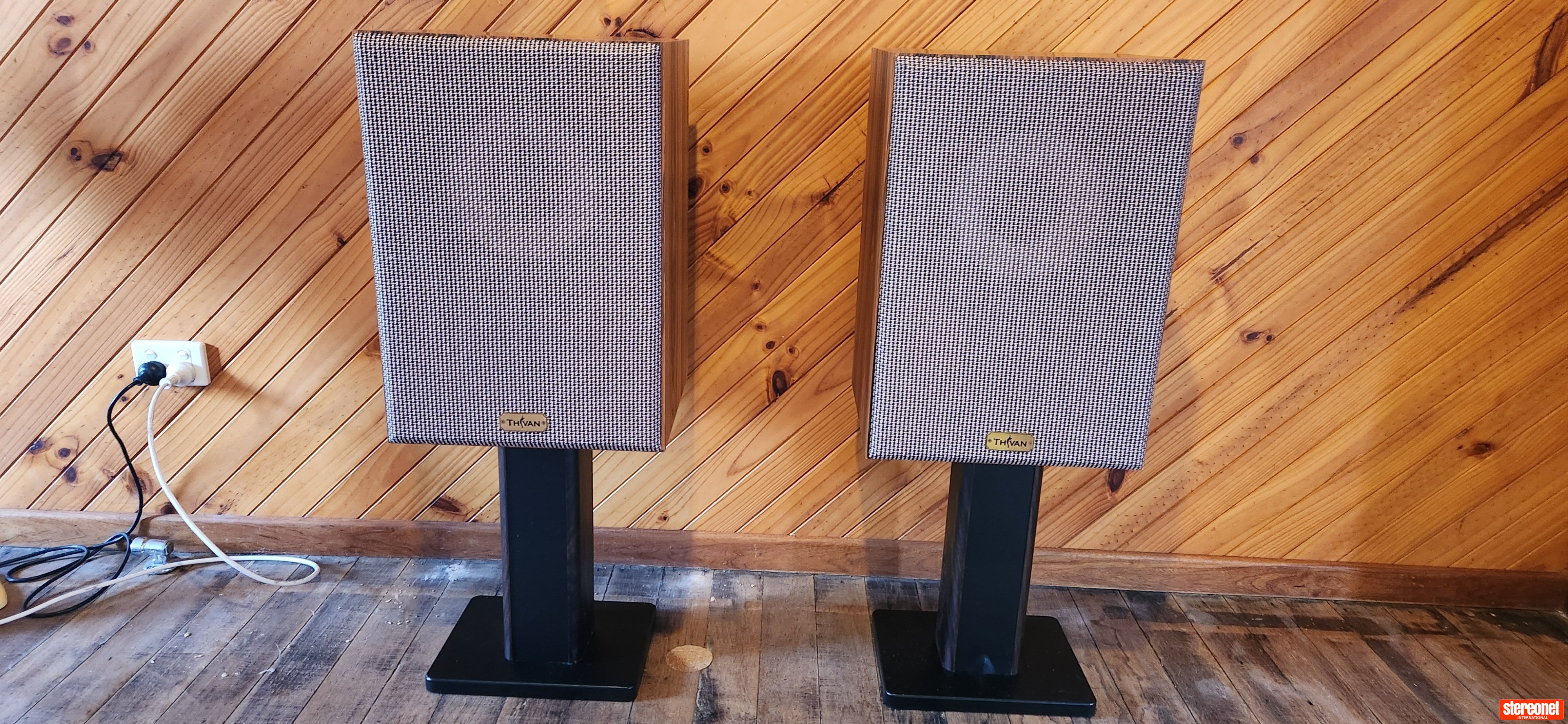 Thivan Labs Fullrange 10 MK3 Standmount Loudspeakers - Bookshelf & Small Monitors - StereoNET
