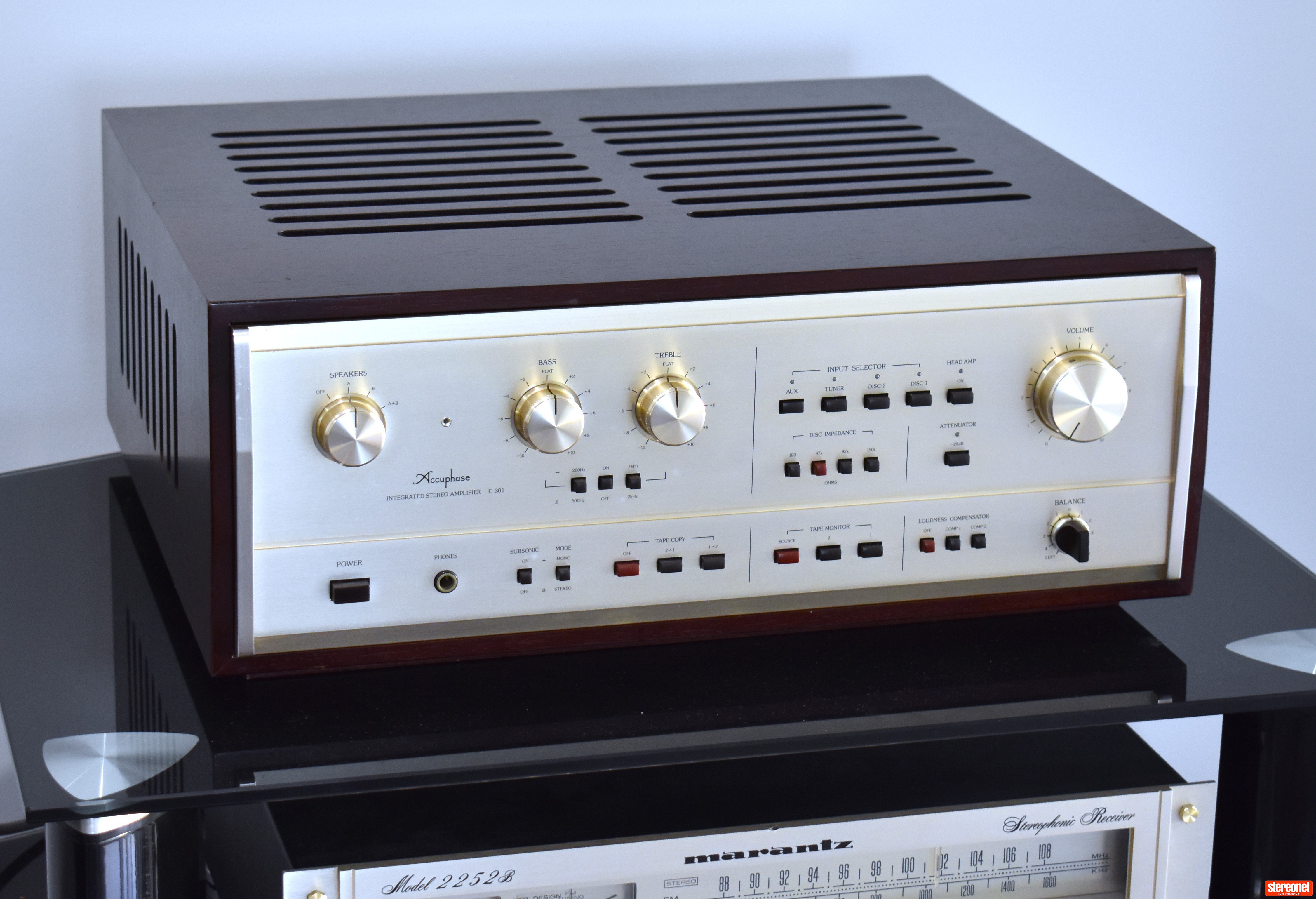 Accuphase E301 Integrated Amplifier (Solid State) - Integrated ...