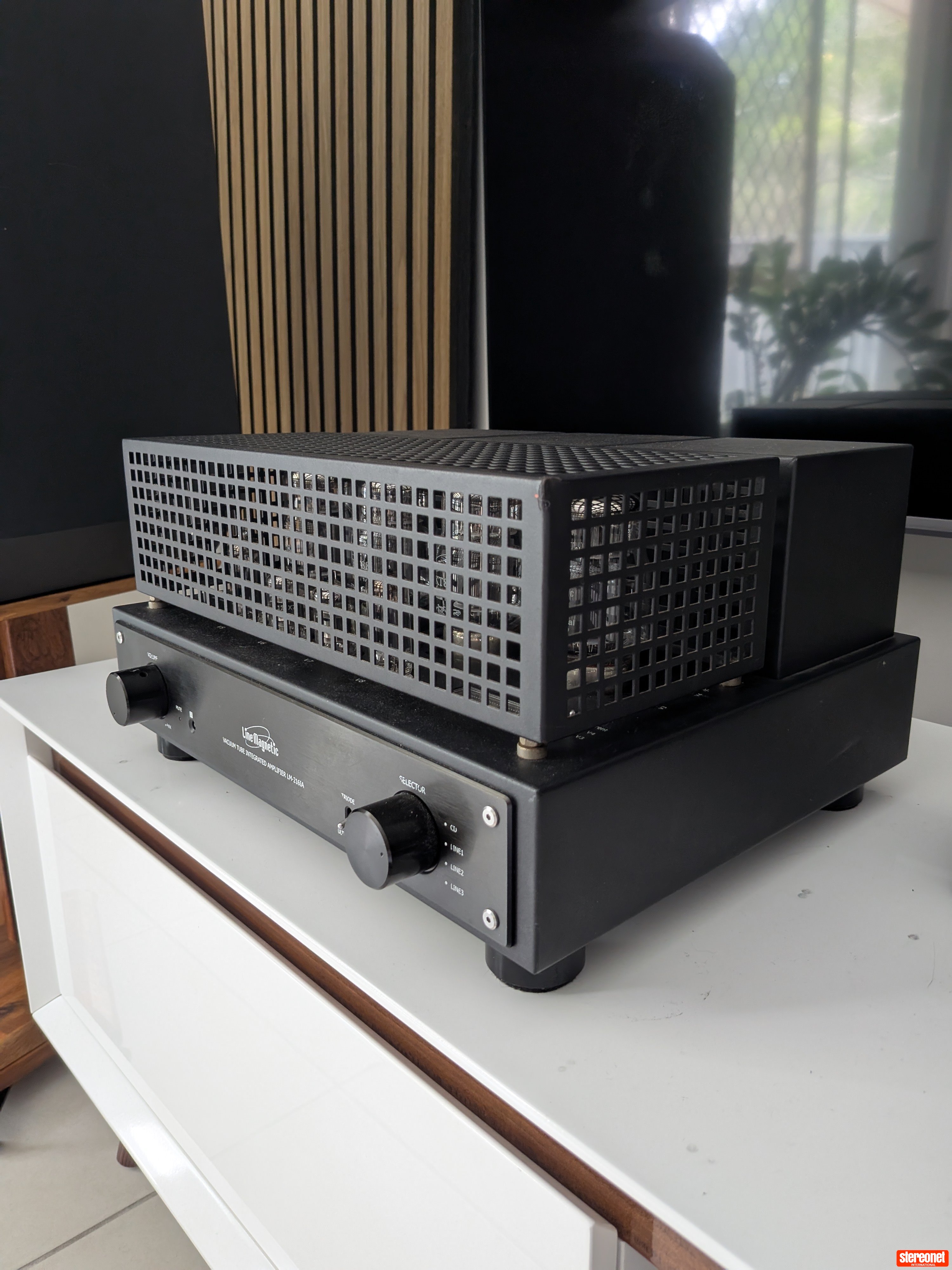 Line Magnetic Audio Line Magnetic Audio LM-216ia Integrated Amplifier ...