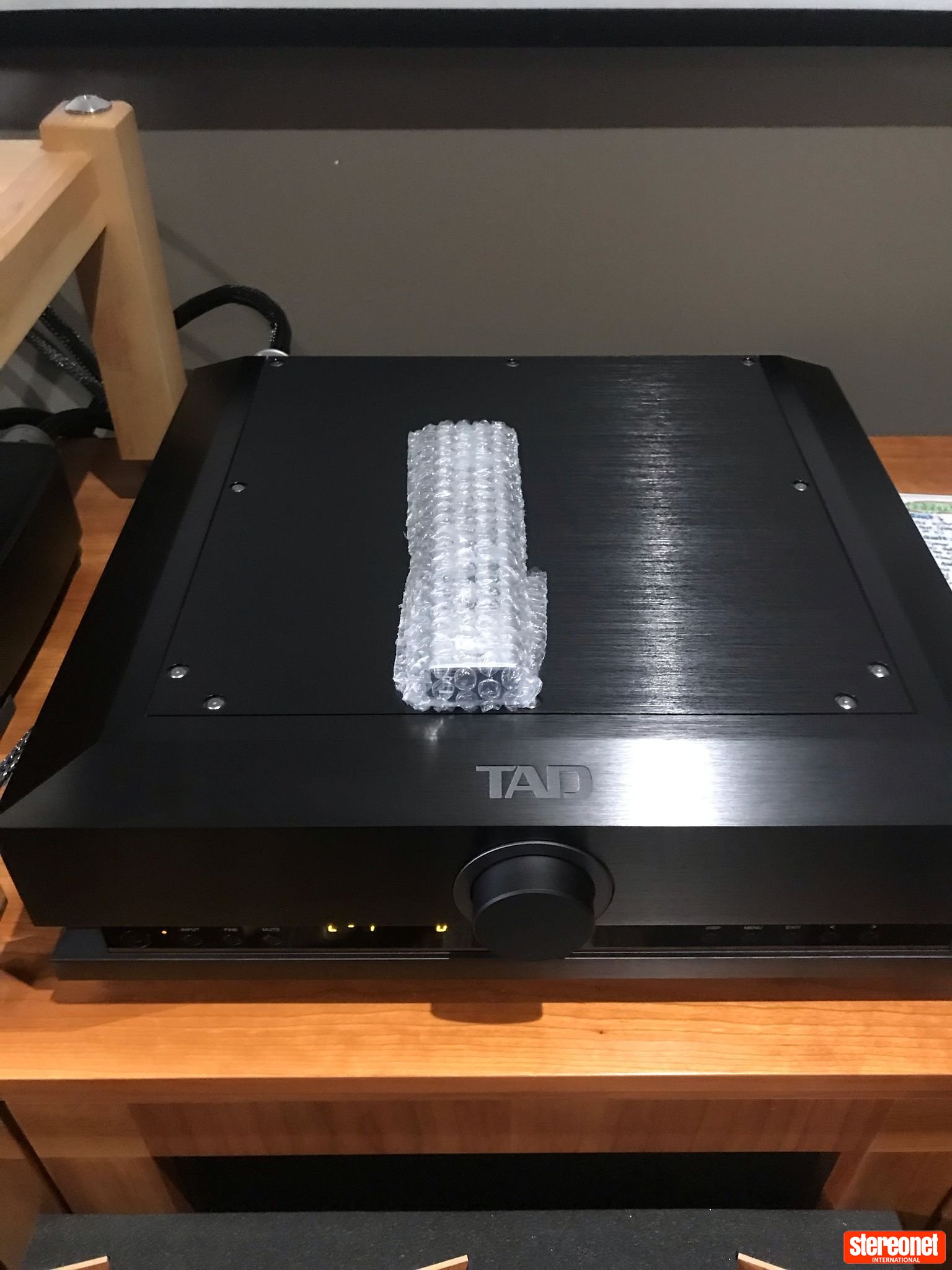 TAD - Technical Audio Devices C1000 Pre Amplifier - Pre Amplifiers - StereoNET
